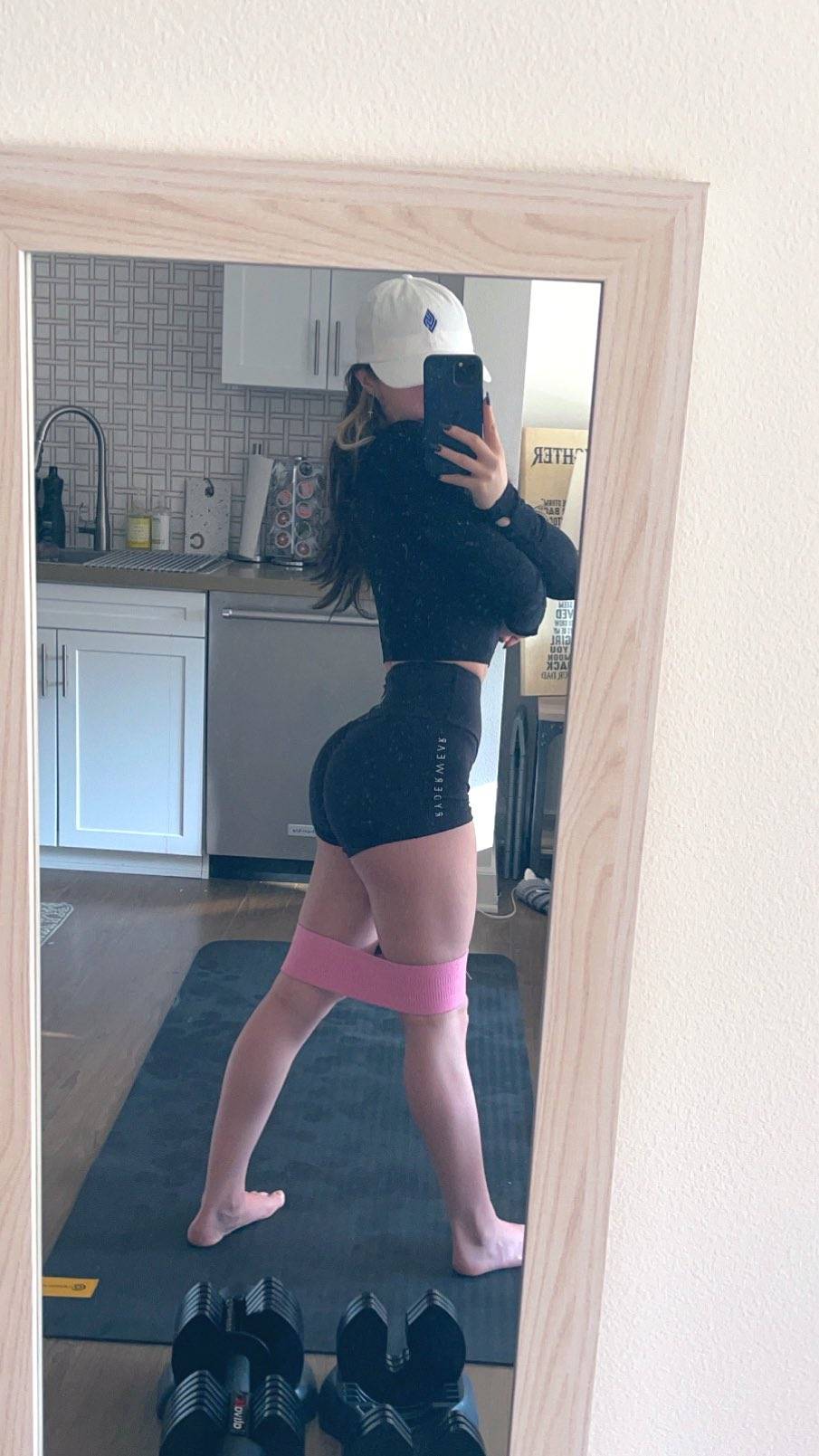 Chrissy Costanza | Scrolller