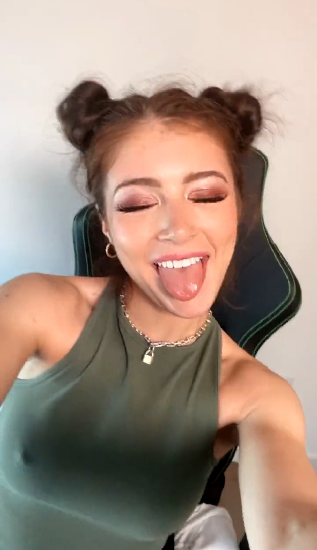 Chrissy Costanza | Scrolller