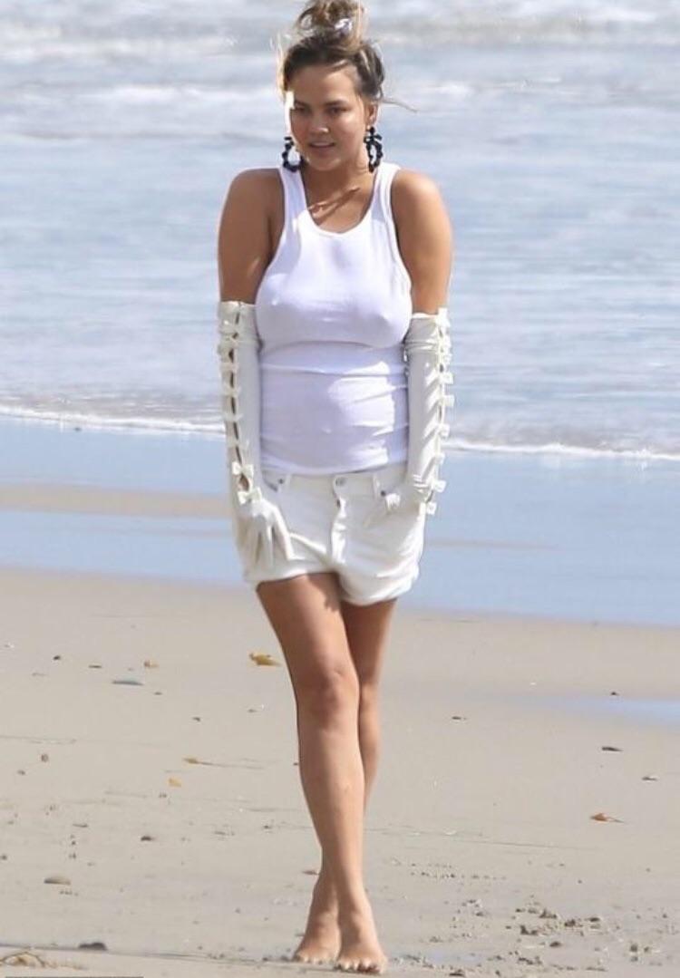 Chrissy Teigen | Scrolller