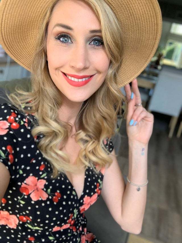 Classic Beauty Maude Garrett | Scrolller