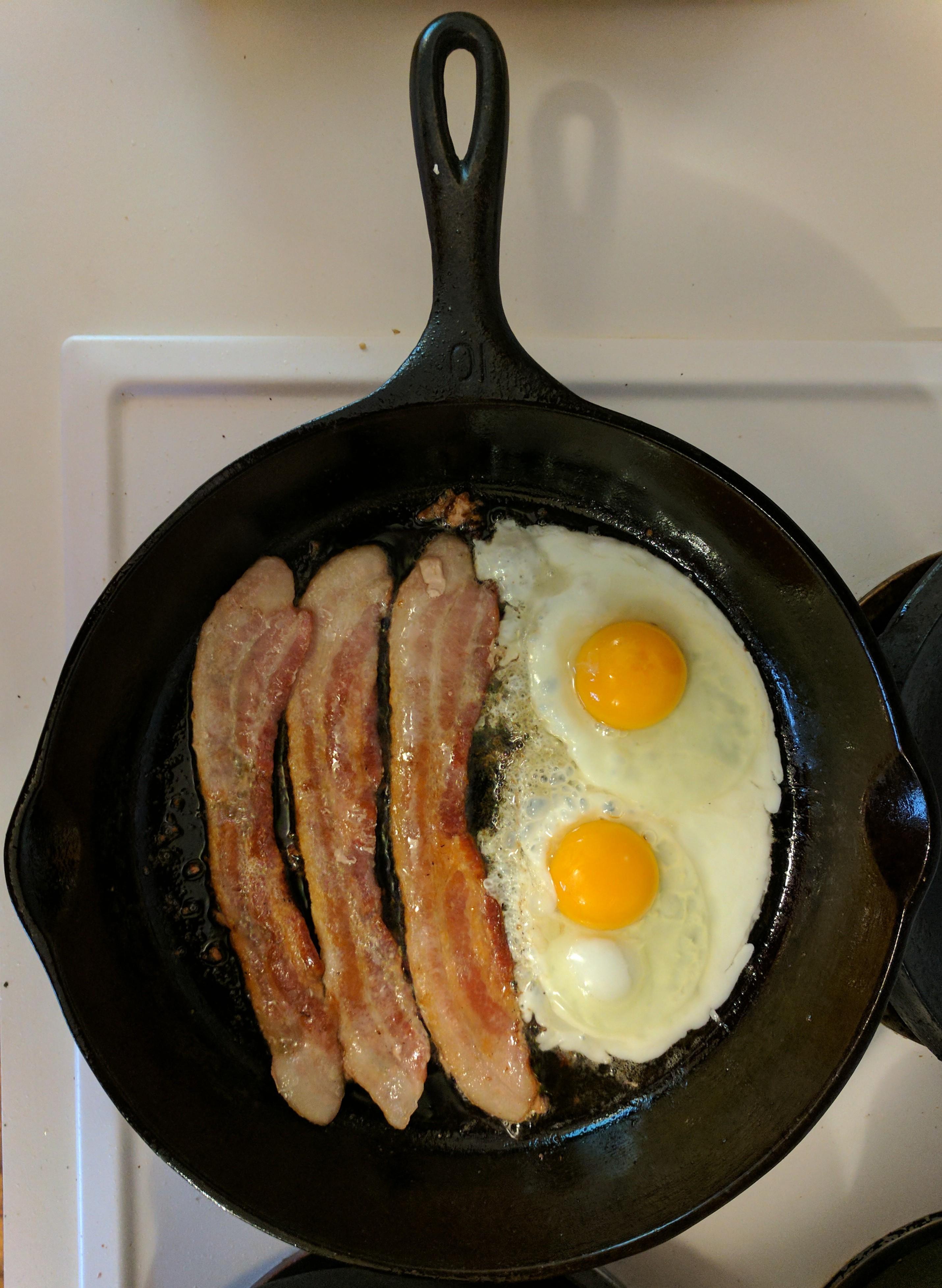 Classic cast iron breakfast | Scrolller