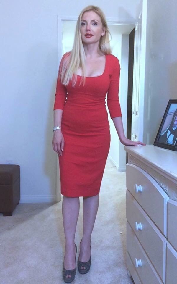 Classy cougar | Scrolller