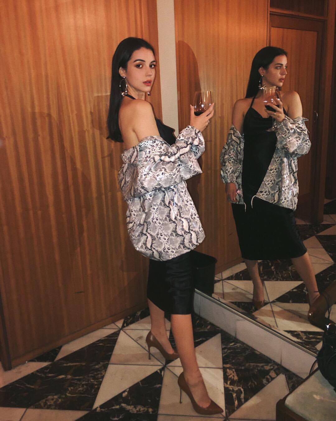 Classy lady | Scrolller