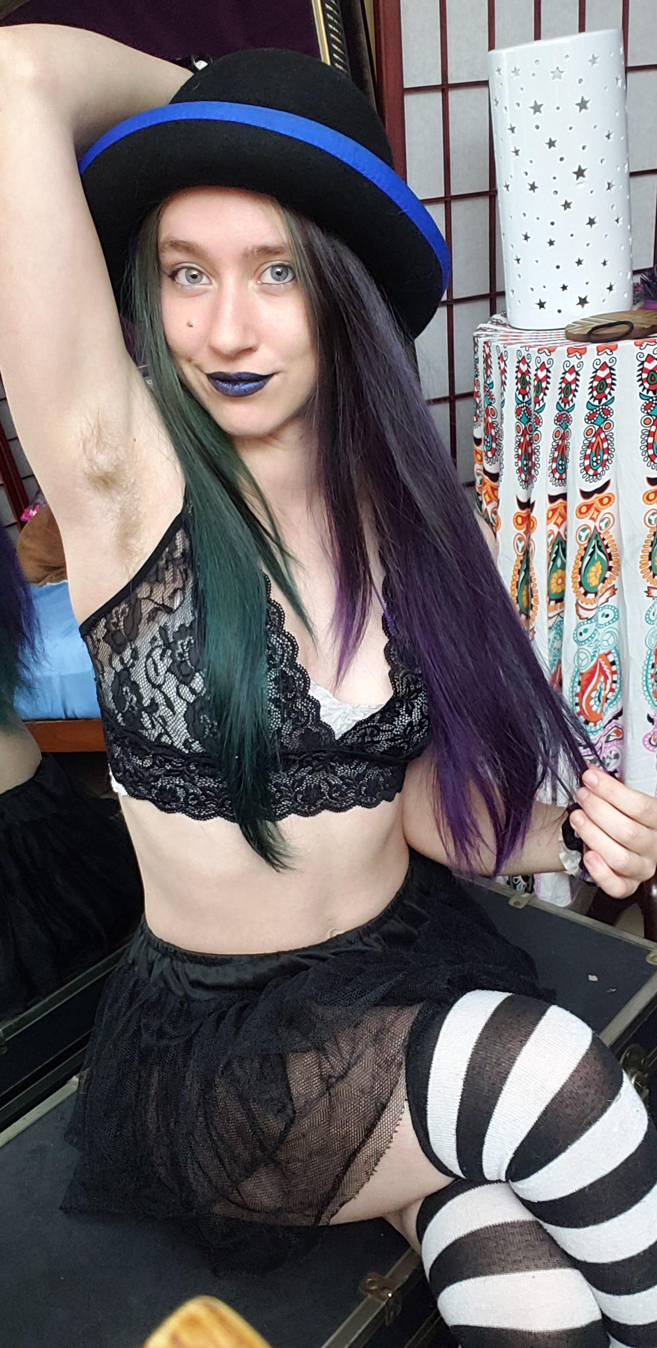 Classy🖤(OC) | Scrolller