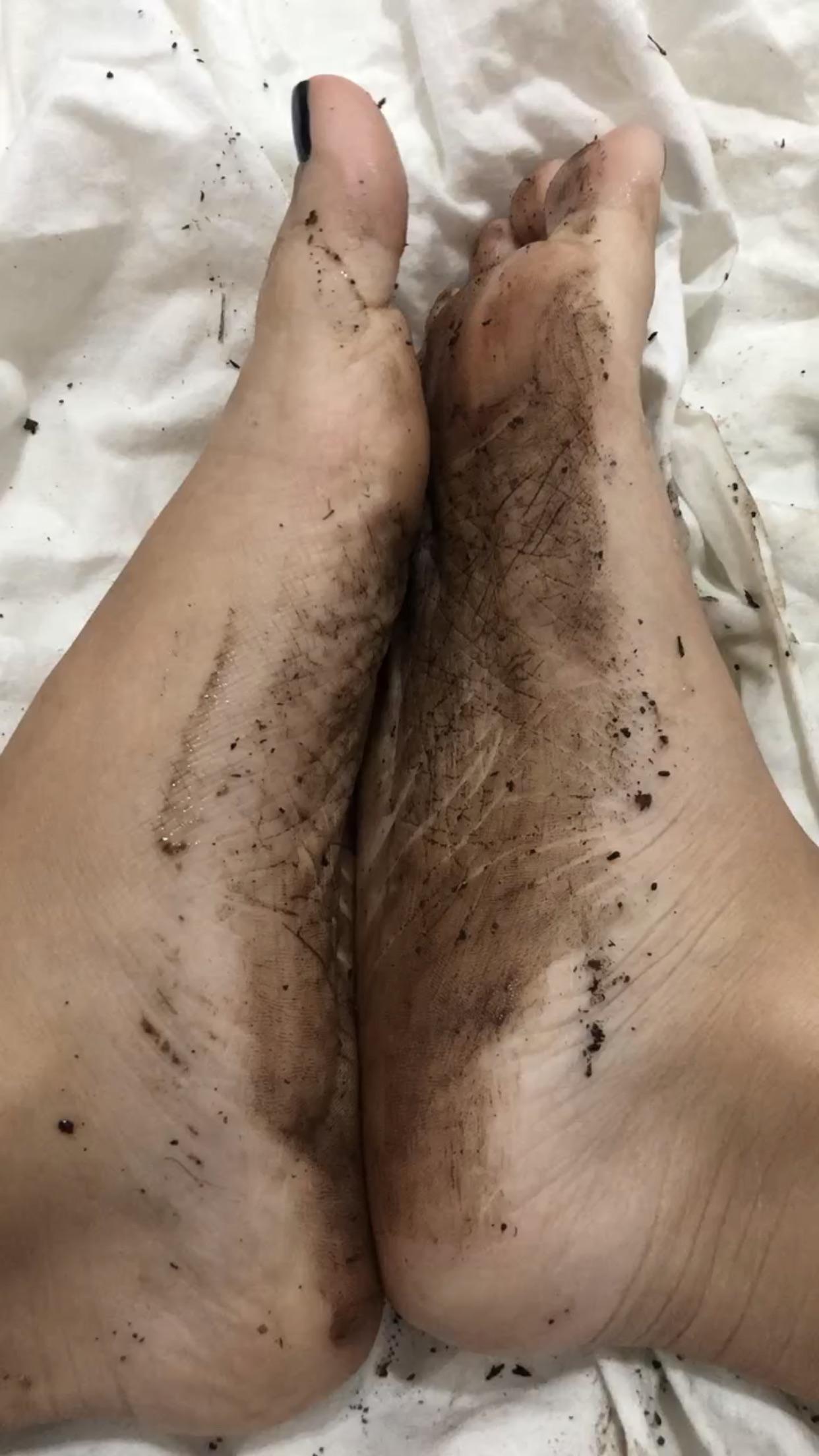 Clean [oc] [f] | Scrolller