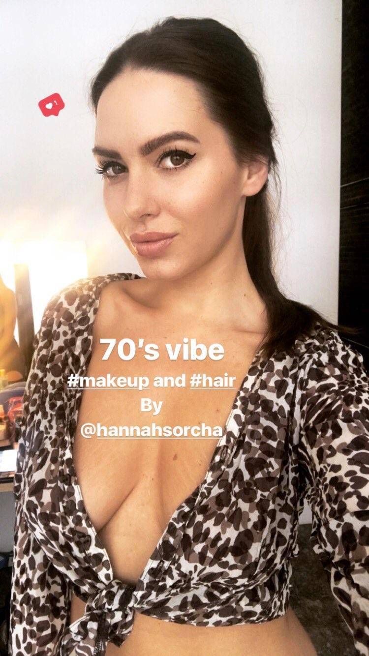 Cleavage | Scrolller