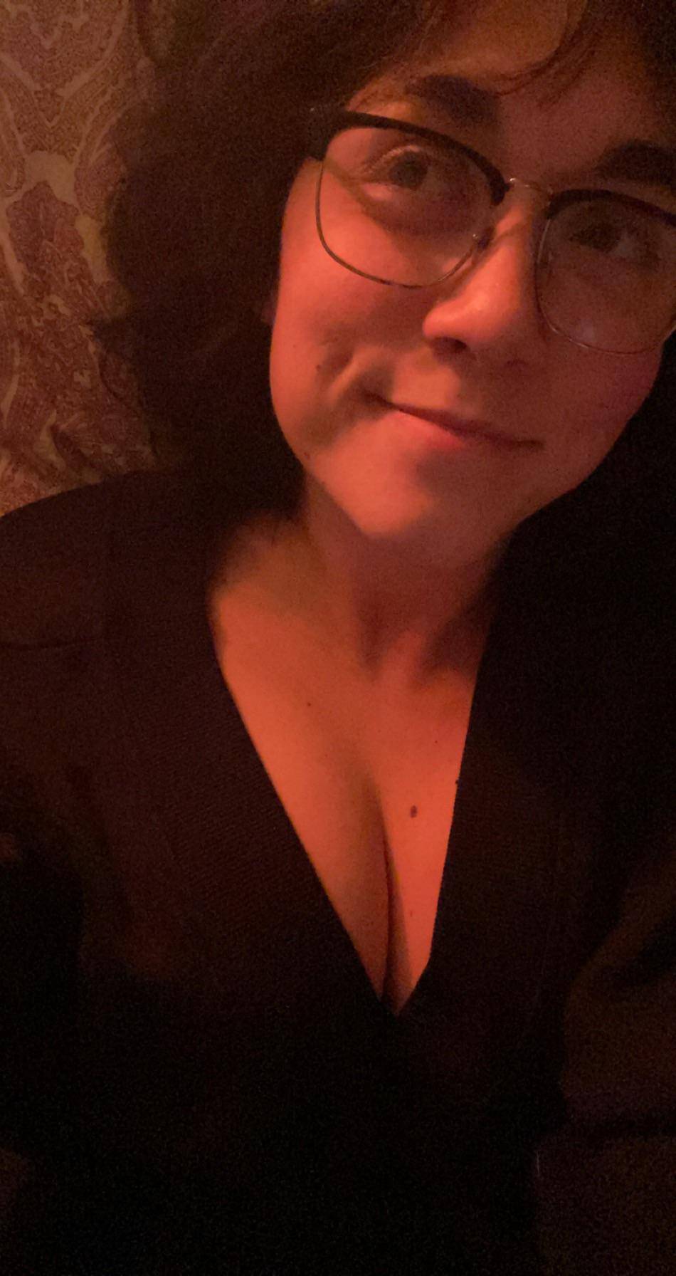 Cleavage and ambient lighting | Scrolller