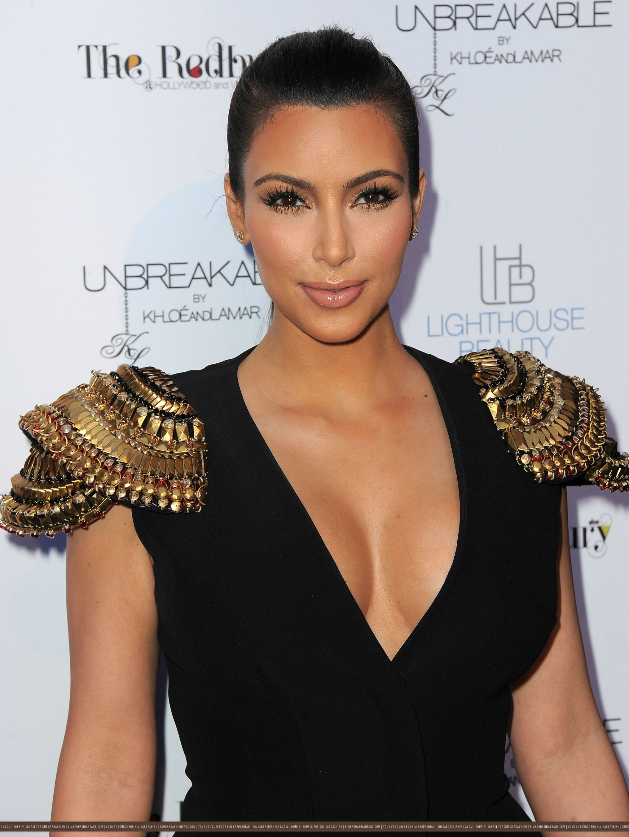 Cleavage in black | Scrolller