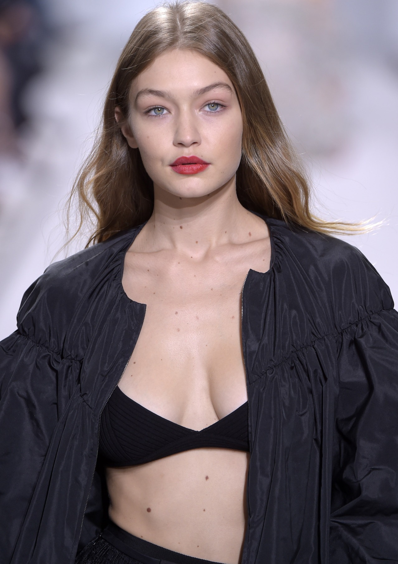 Cleavage on the runway | Scrolller