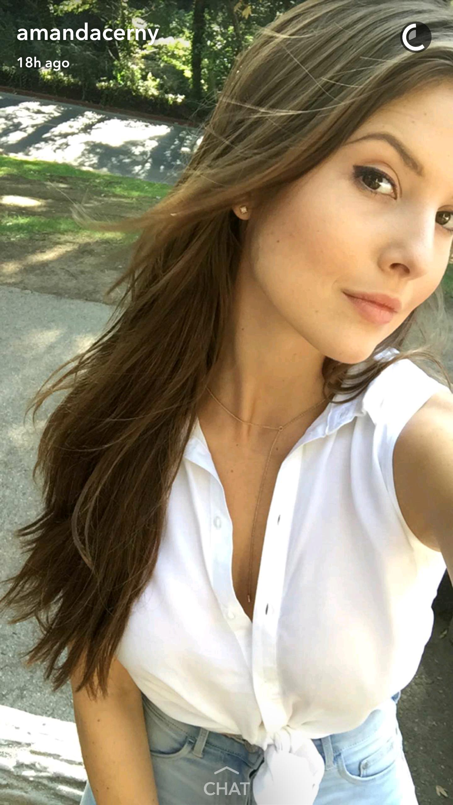 *Clever title about how gorgeous she is* | Scrolller