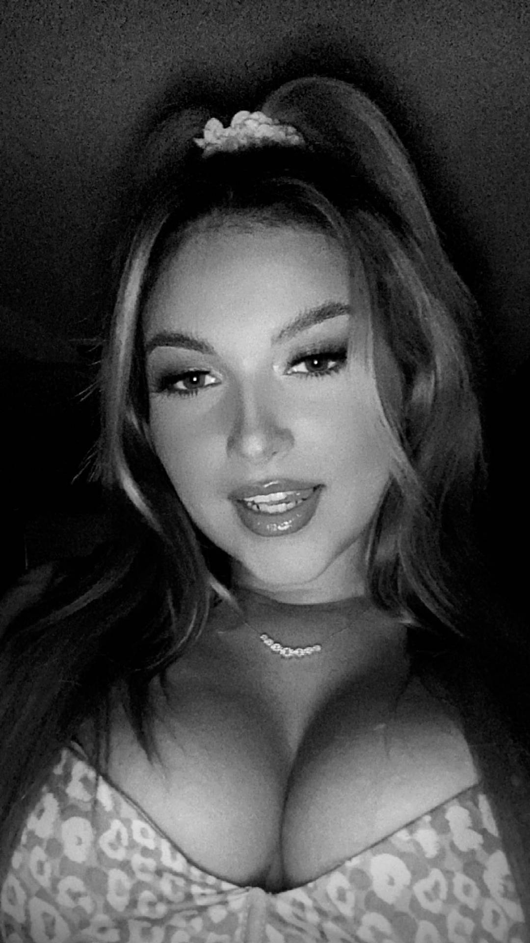 Close up | Scrolller