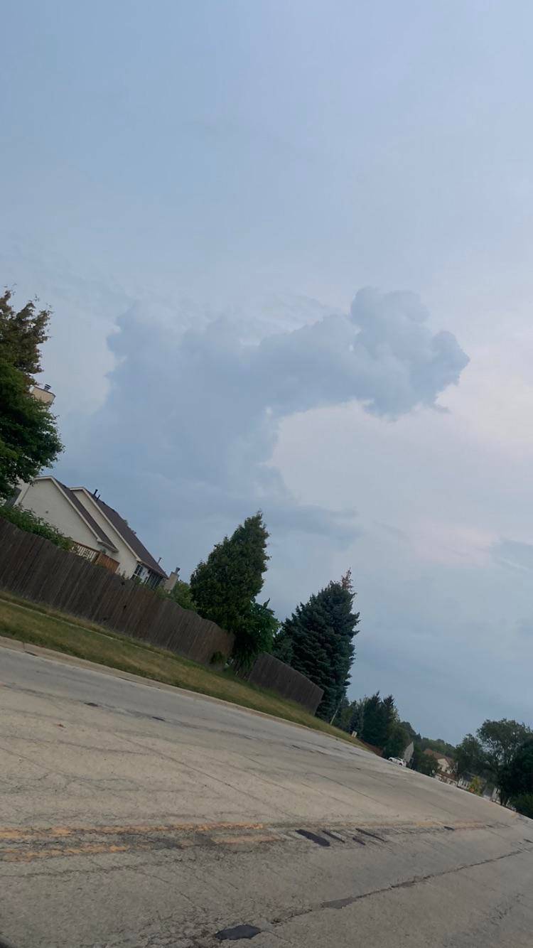 Cloud is def bricked up this evening | Scrolller