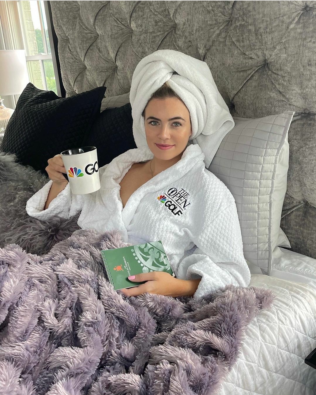 Coffee in bed | Scrolller