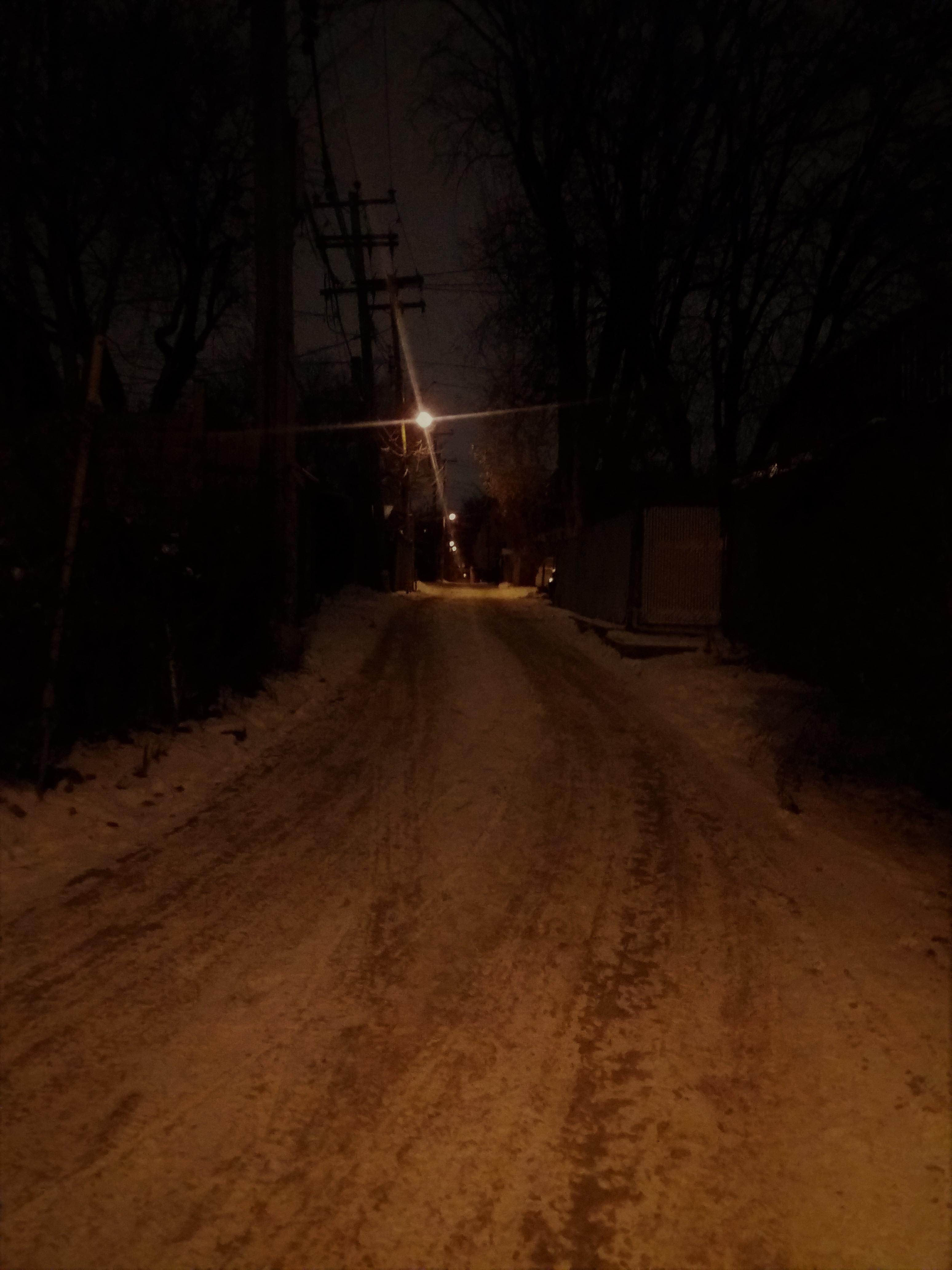 Cold and gloomy night walk | Scrolller