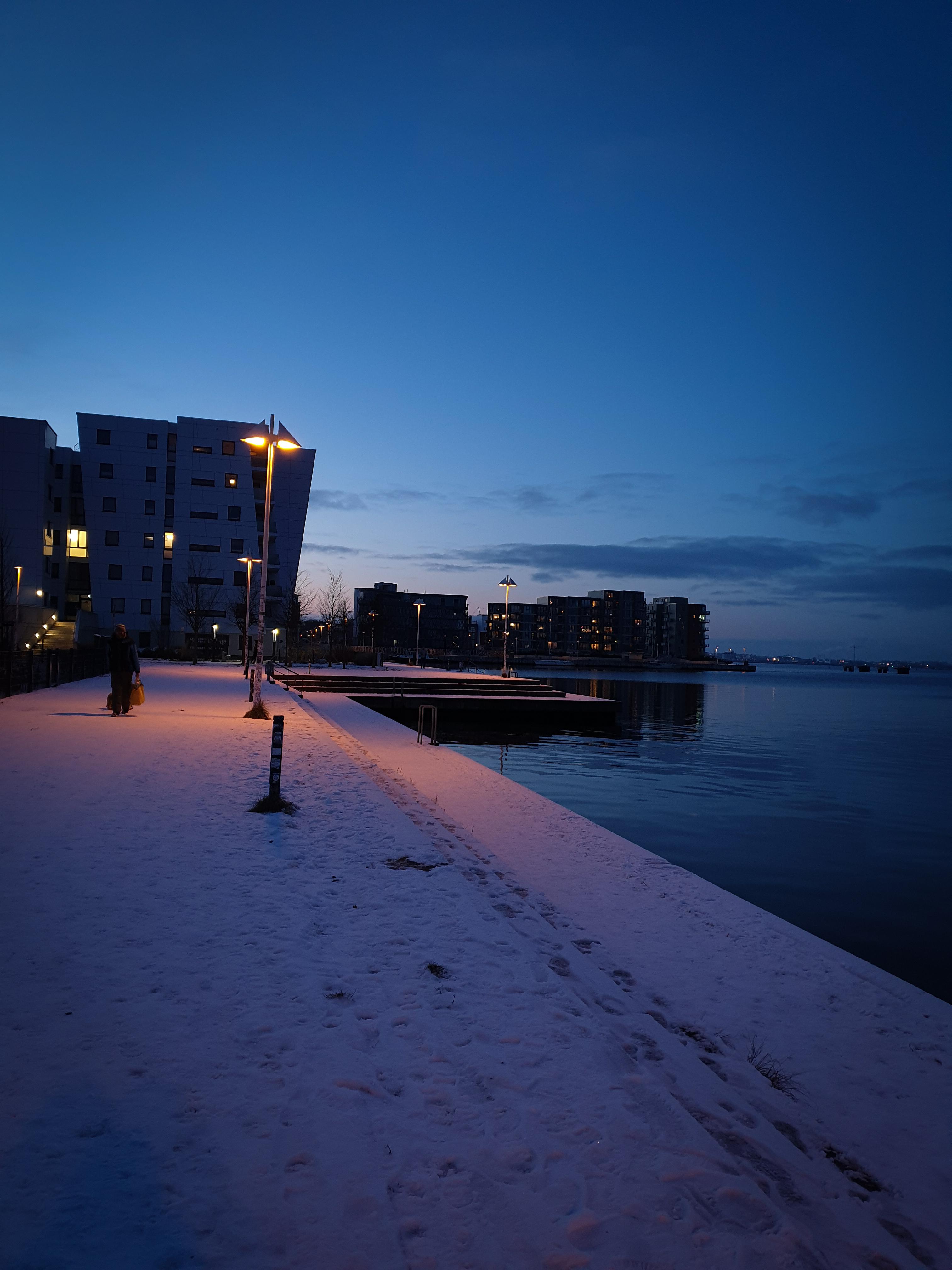 Cold winter nights | Scrolller