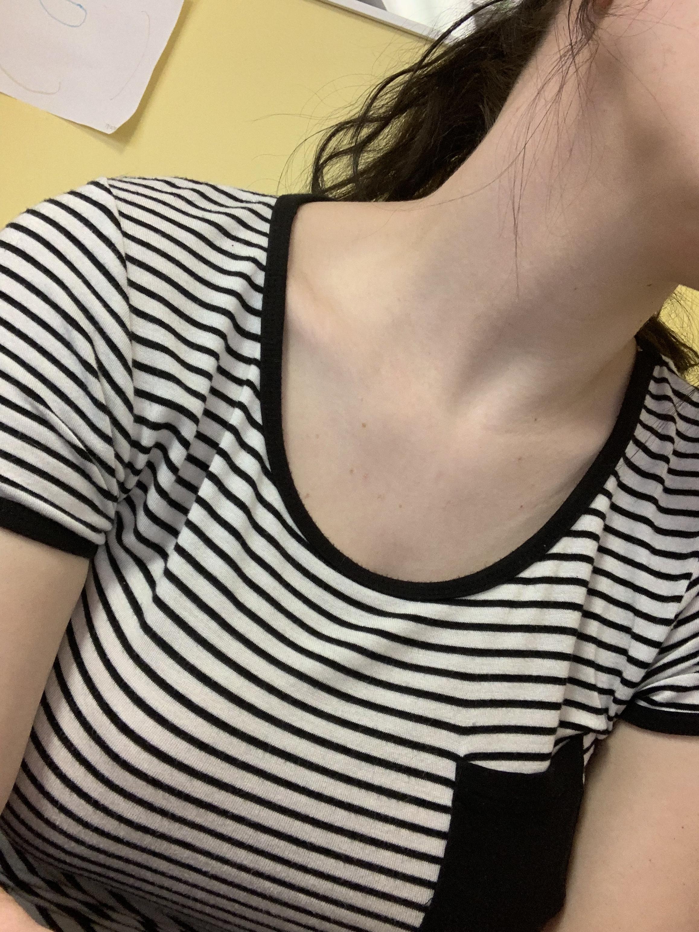 collarbone AND neck content. (: | Scrolller