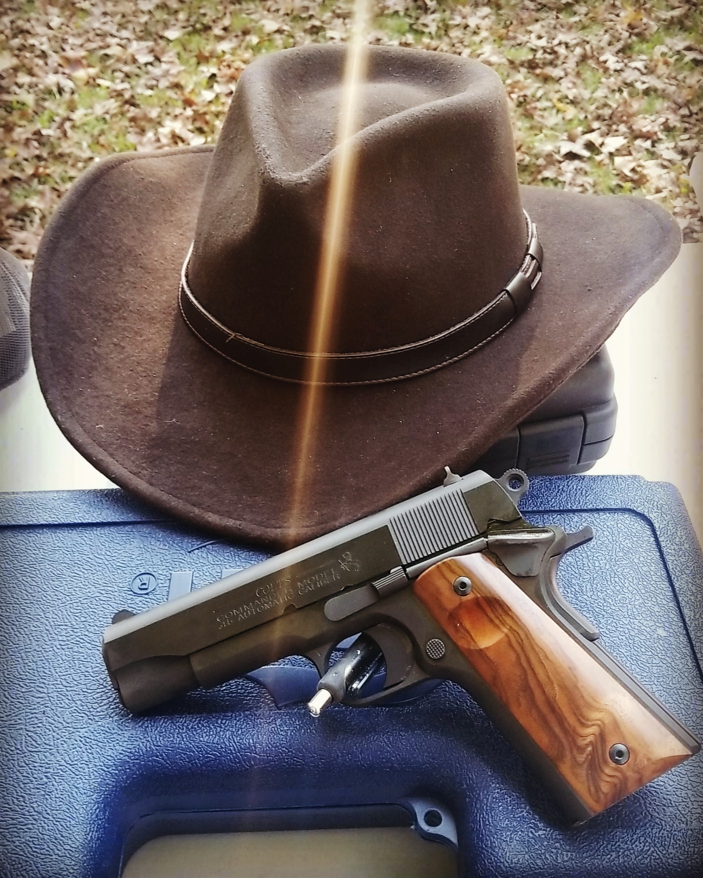 Colt Commander 1911 | Scrolller