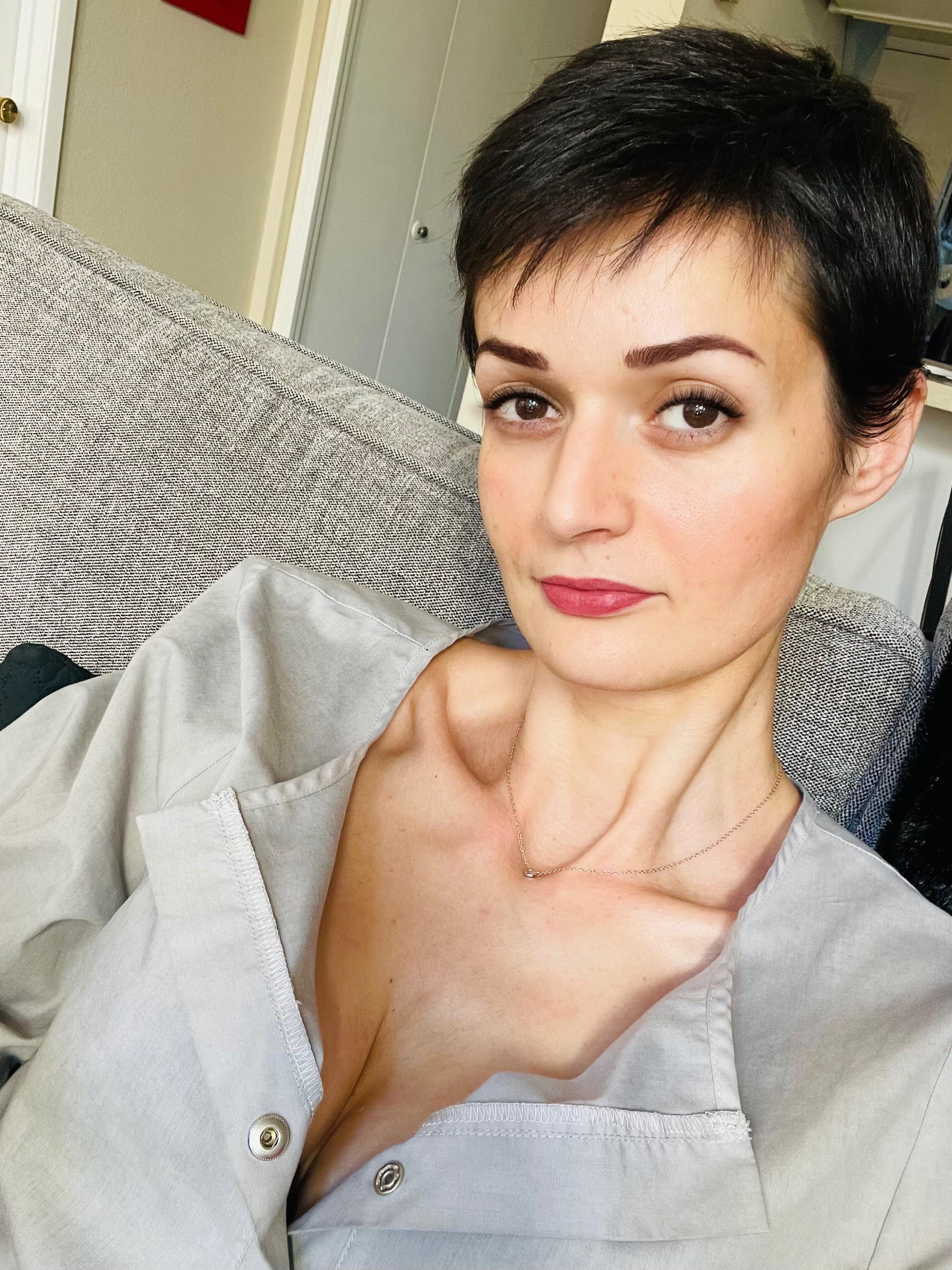 Come closer, let me look at you, baby [F38]👄👄👄 | Scrolller