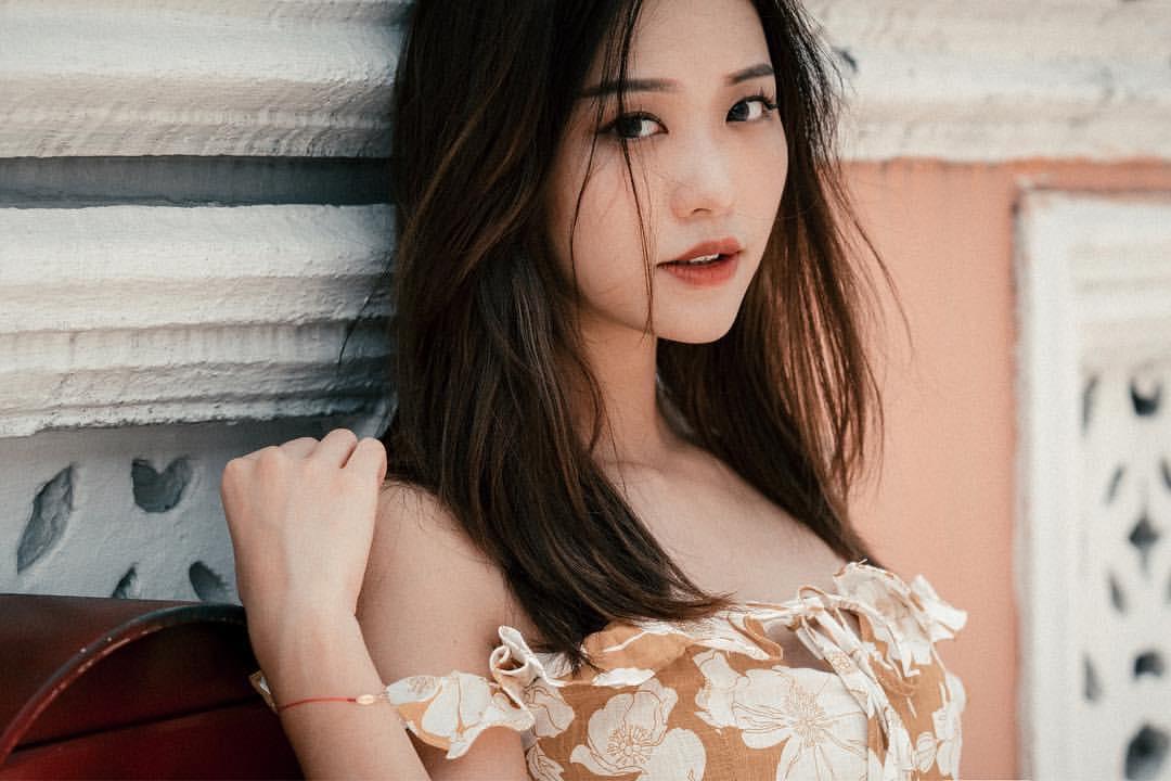 Come hither | Scrolller