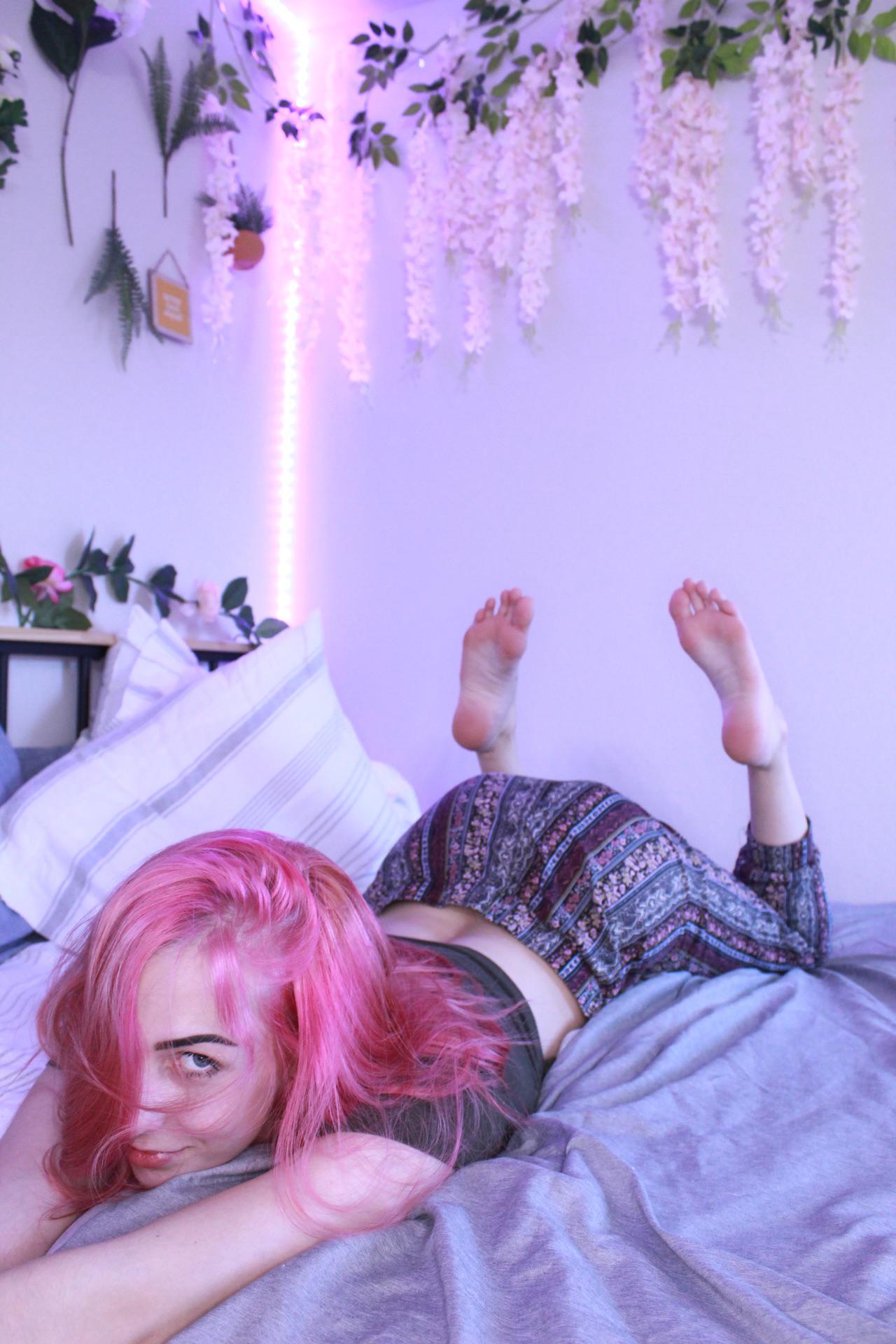 Come play with me 😩 | Scrolller