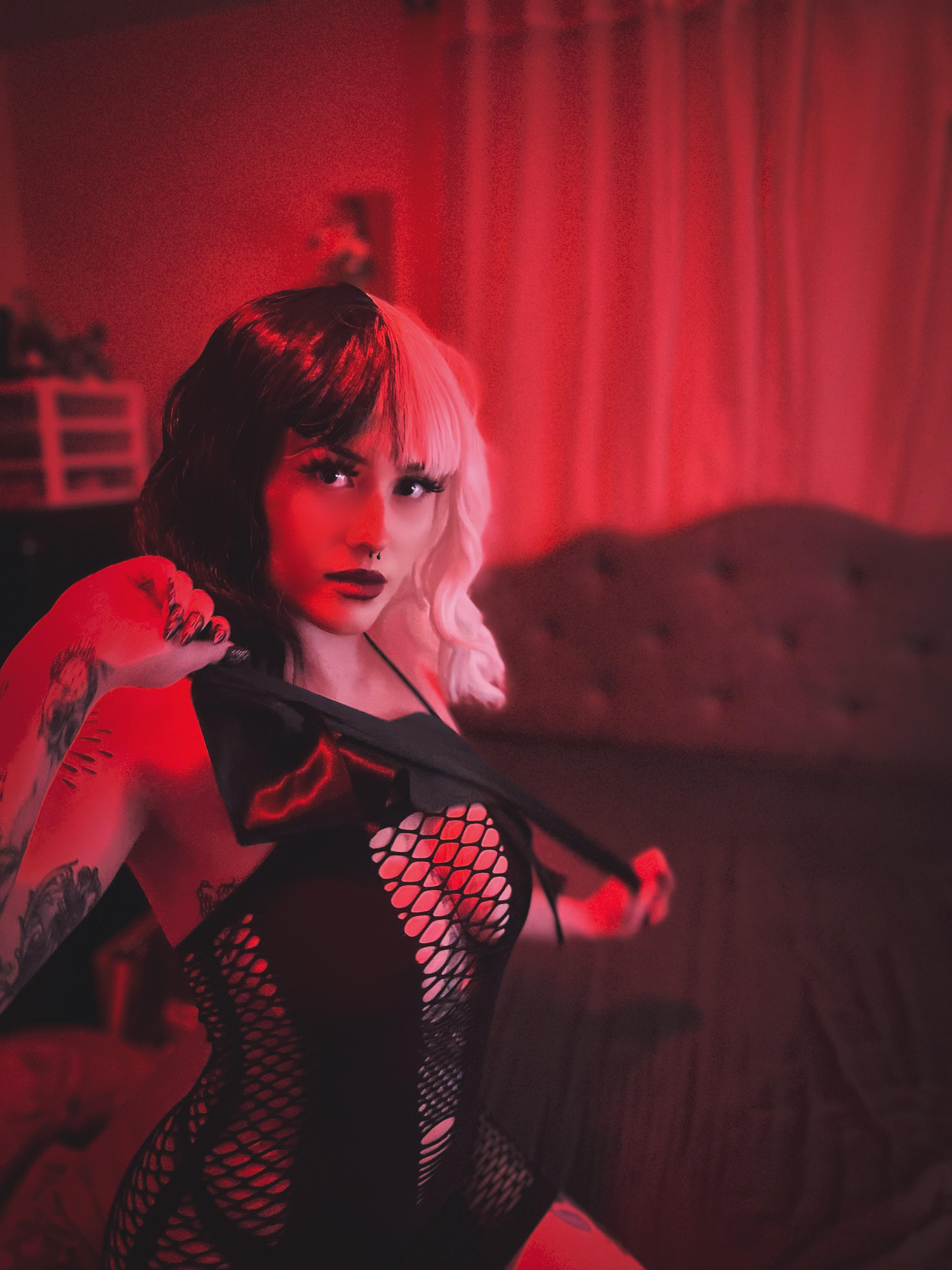 Come sit for your mistress | Scrolller