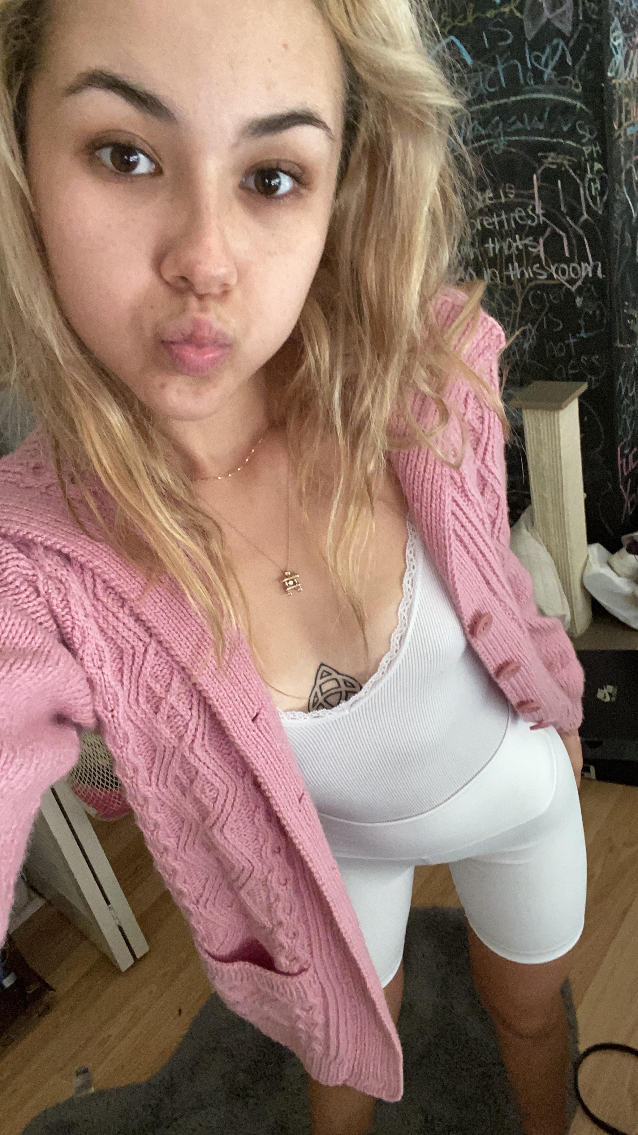 Come worship my little innocent body. And be tortured by my filthy cruel mind 😈 | Scrolller