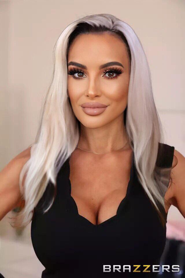 Comeback Lisa makes a great platinum blonde | Scrolller