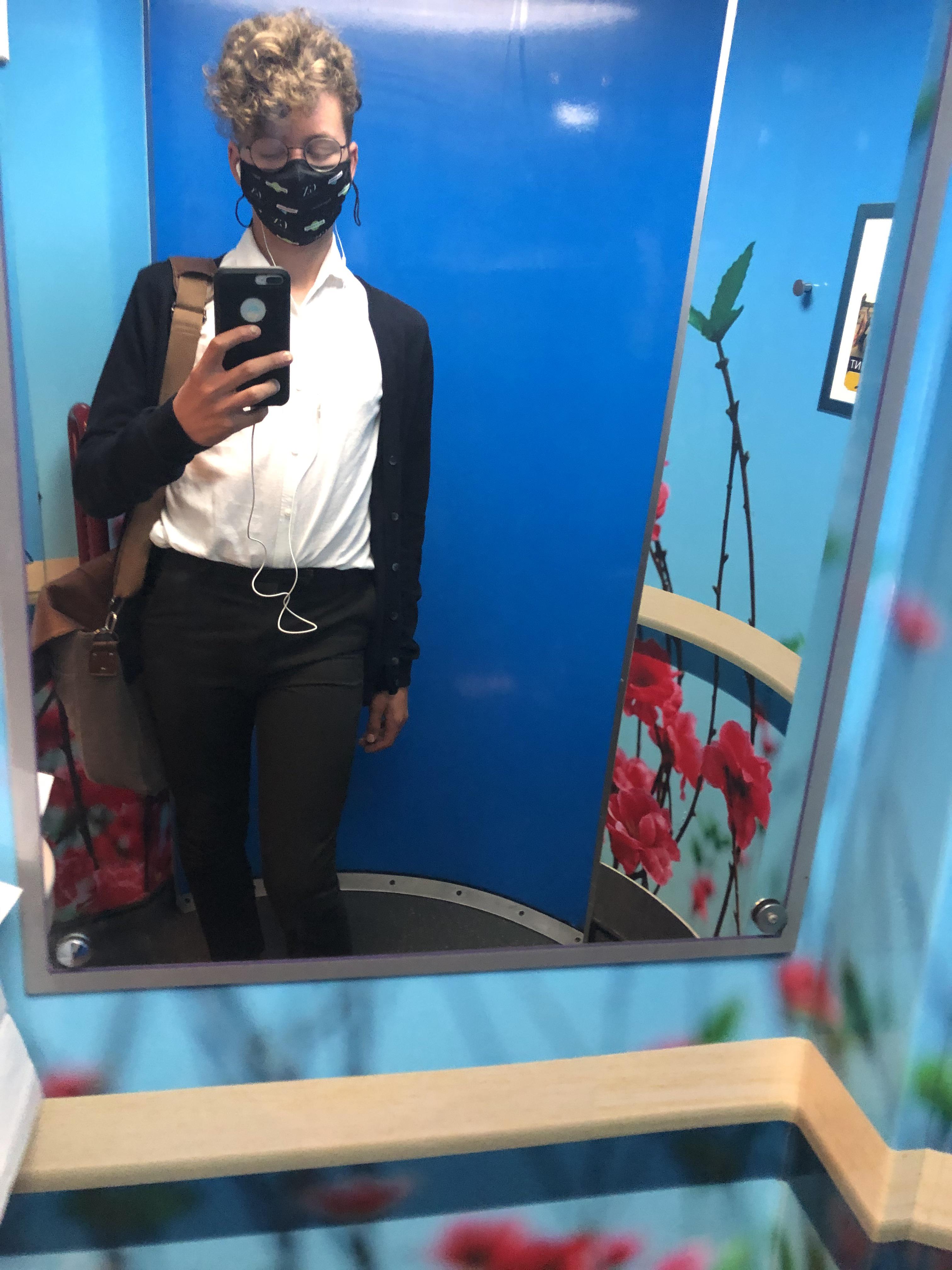 Commuter girl | Scrolller