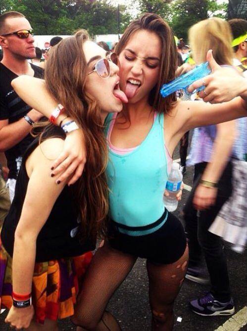 Concert cuties | Scrolller