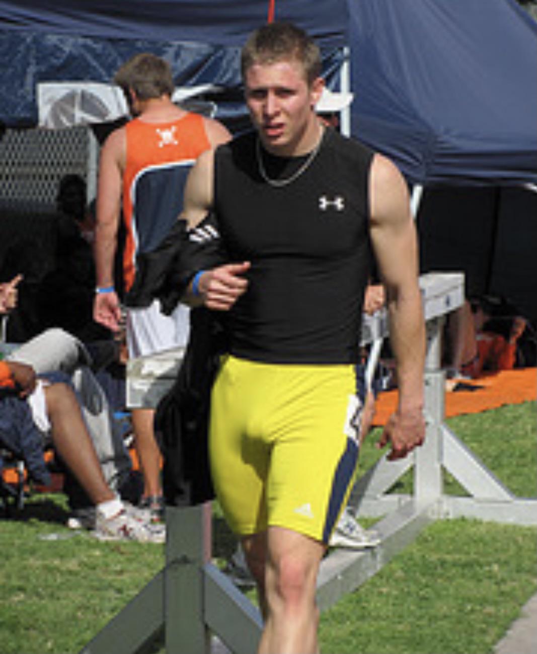 Confident bulge in compression shorts 😍 | Scrolller