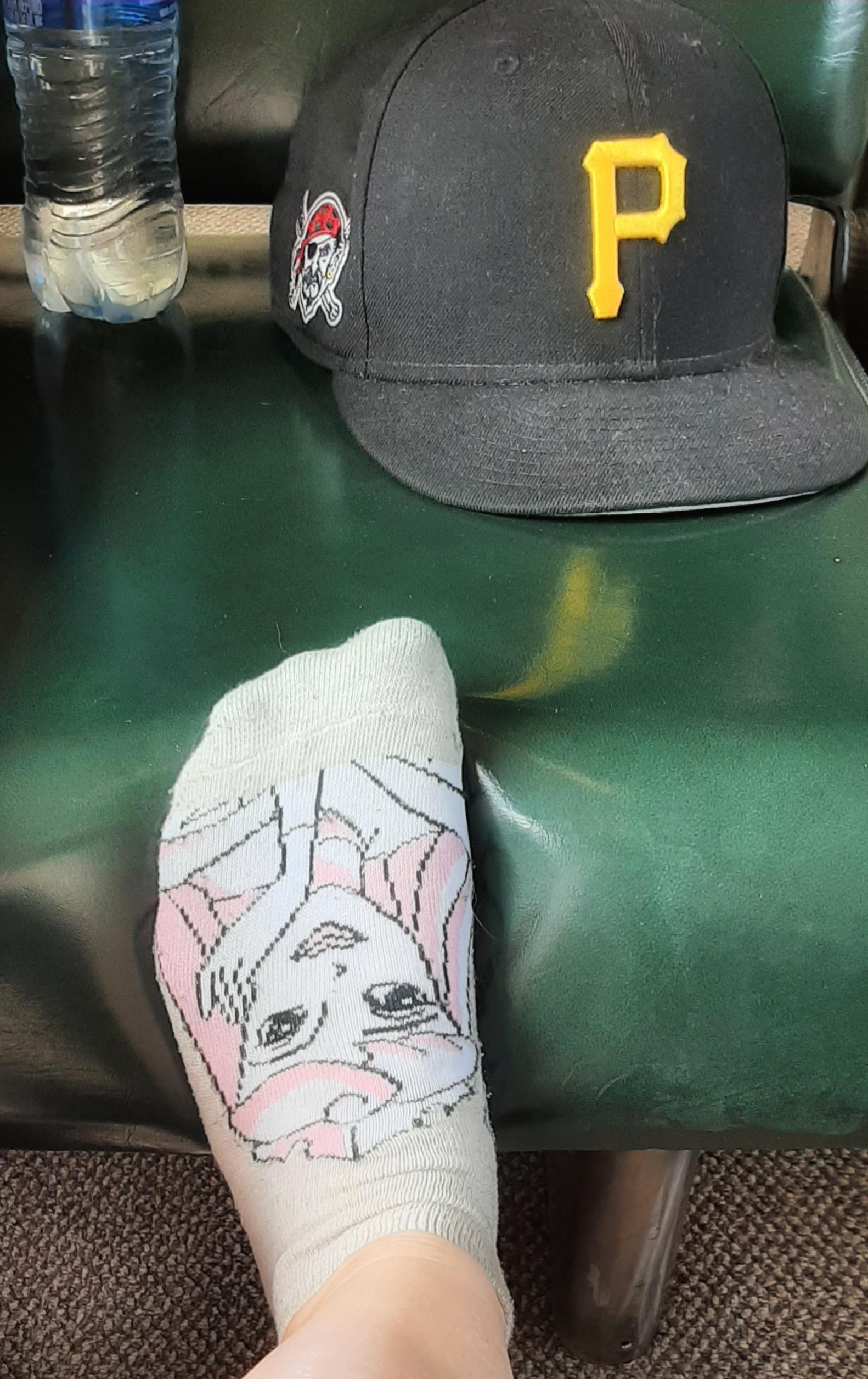 Cooling down my hot feet on the train. | Scrolller