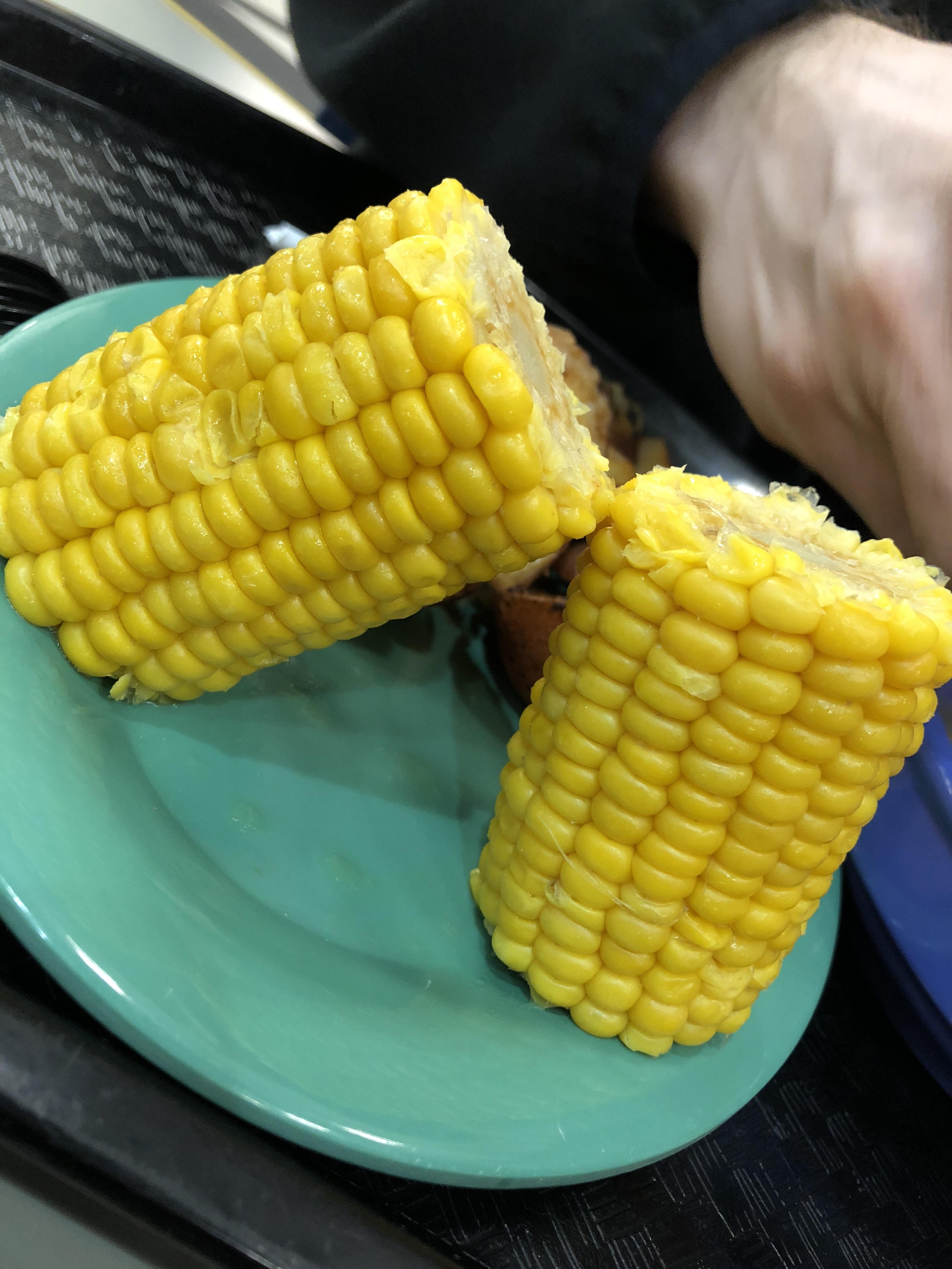 Corn on the cob from the dining hall | Scrolller