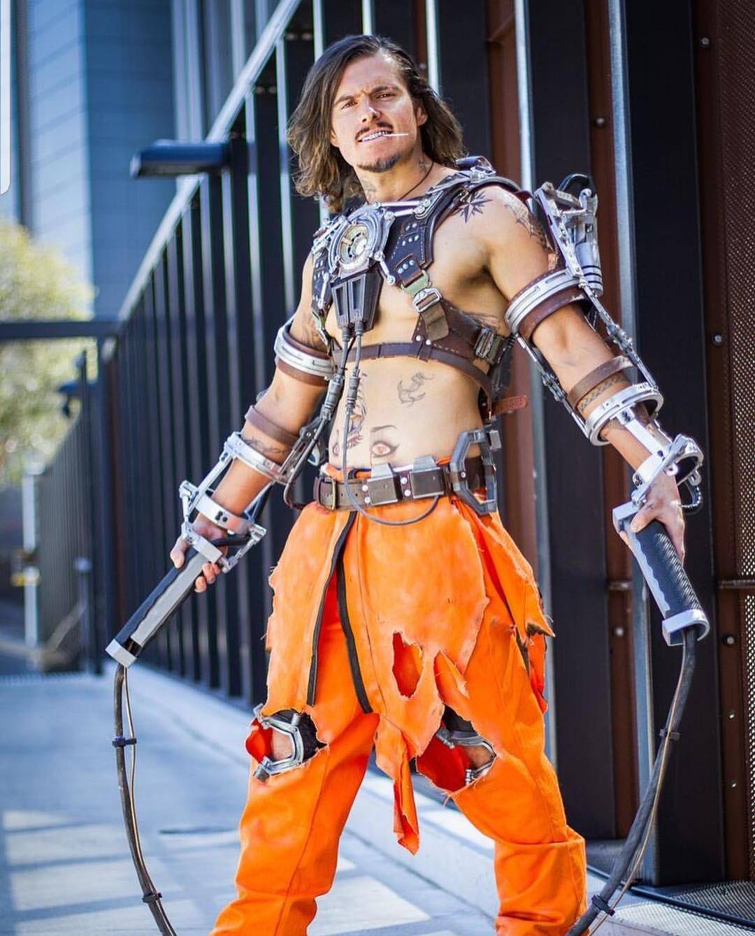 cosplay_chris | Scrolller