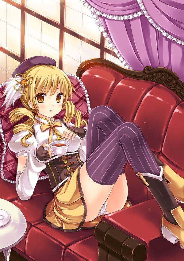 Couch Mami | Scrolller