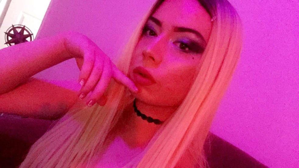 Could I Trap You 💕 Scrolller