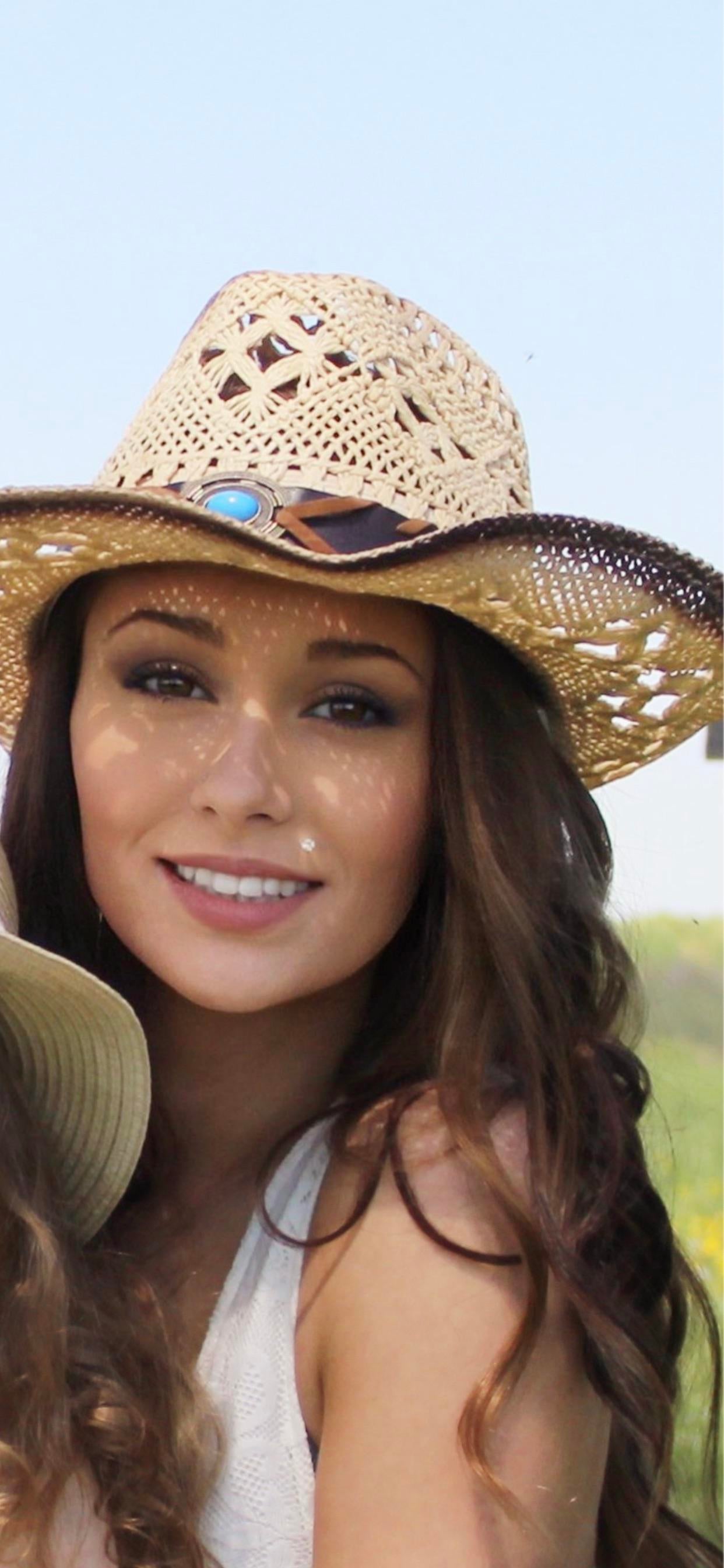 Country girl | Scrolller