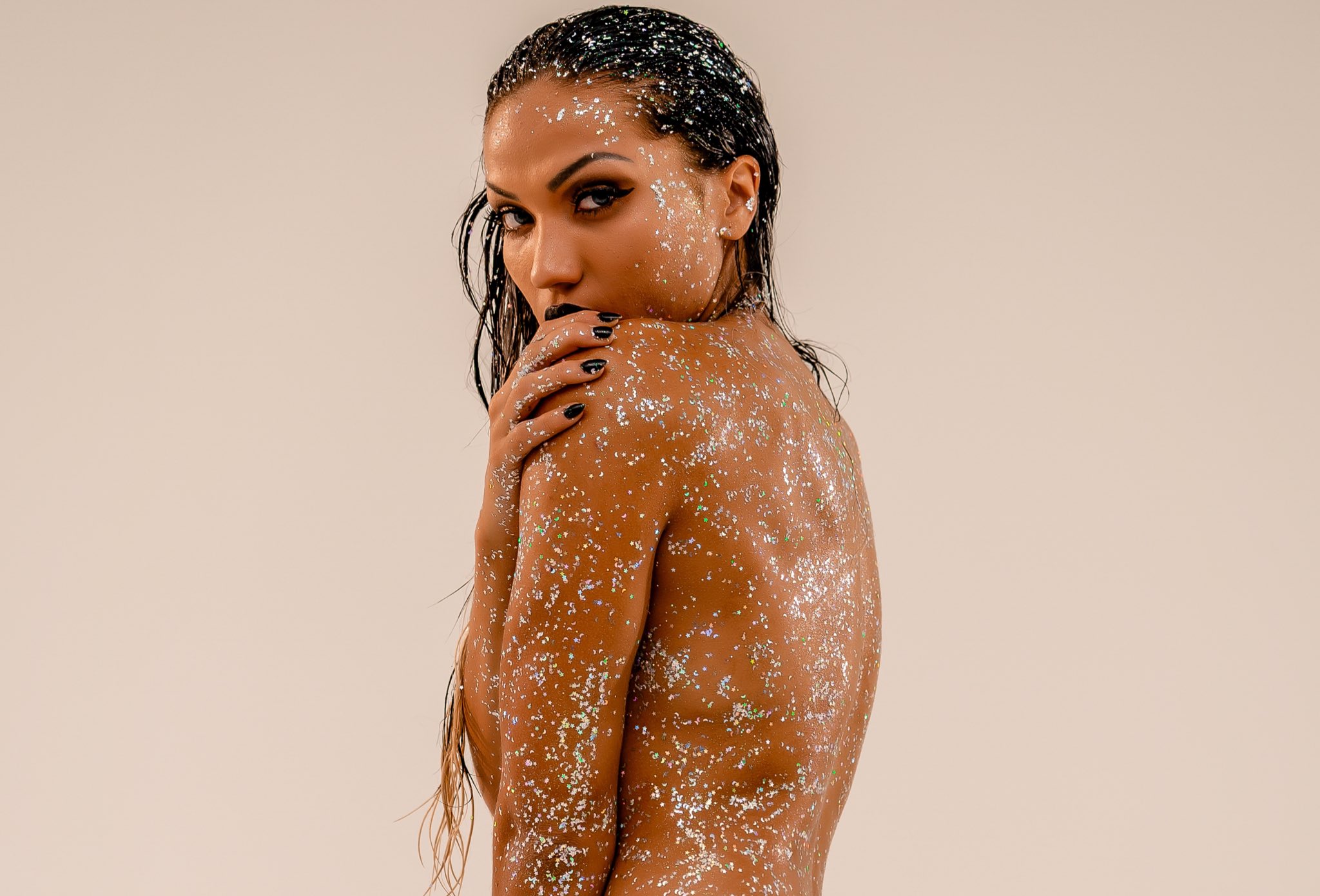 Covered in glitter | Scrolller