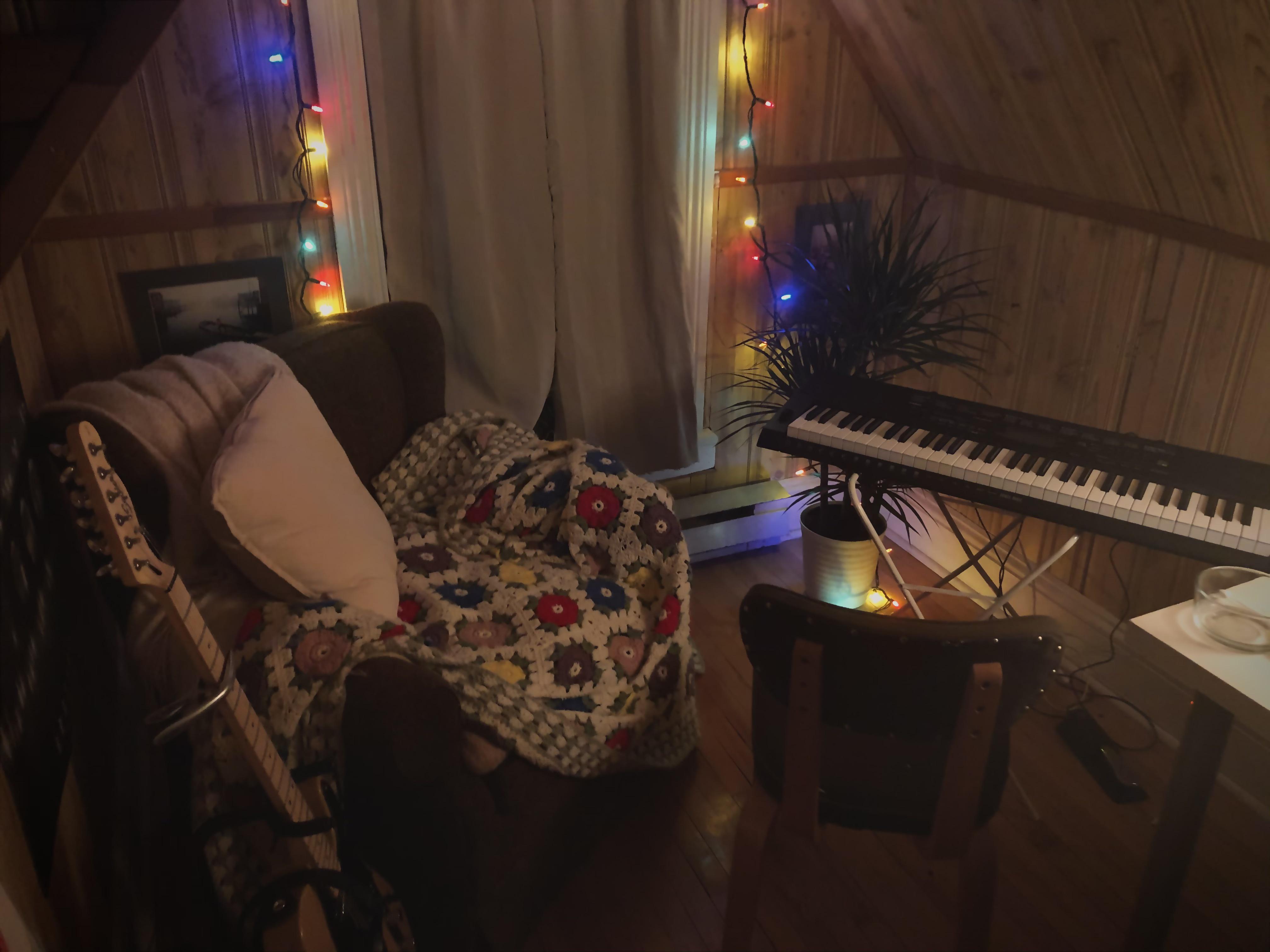 Cozy nook in my attic | Scrolller