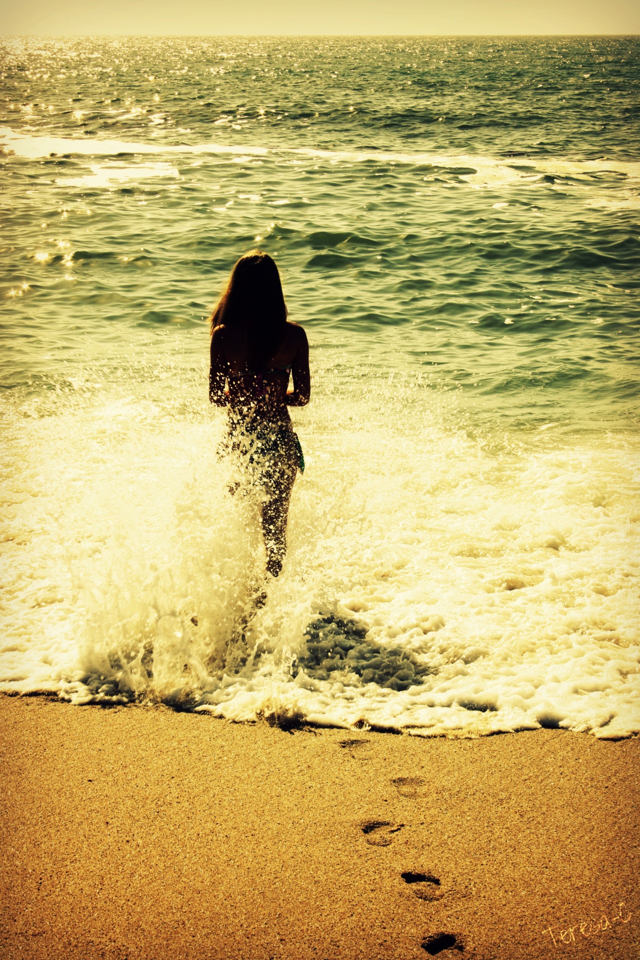 Crashing Waves | Scrolller