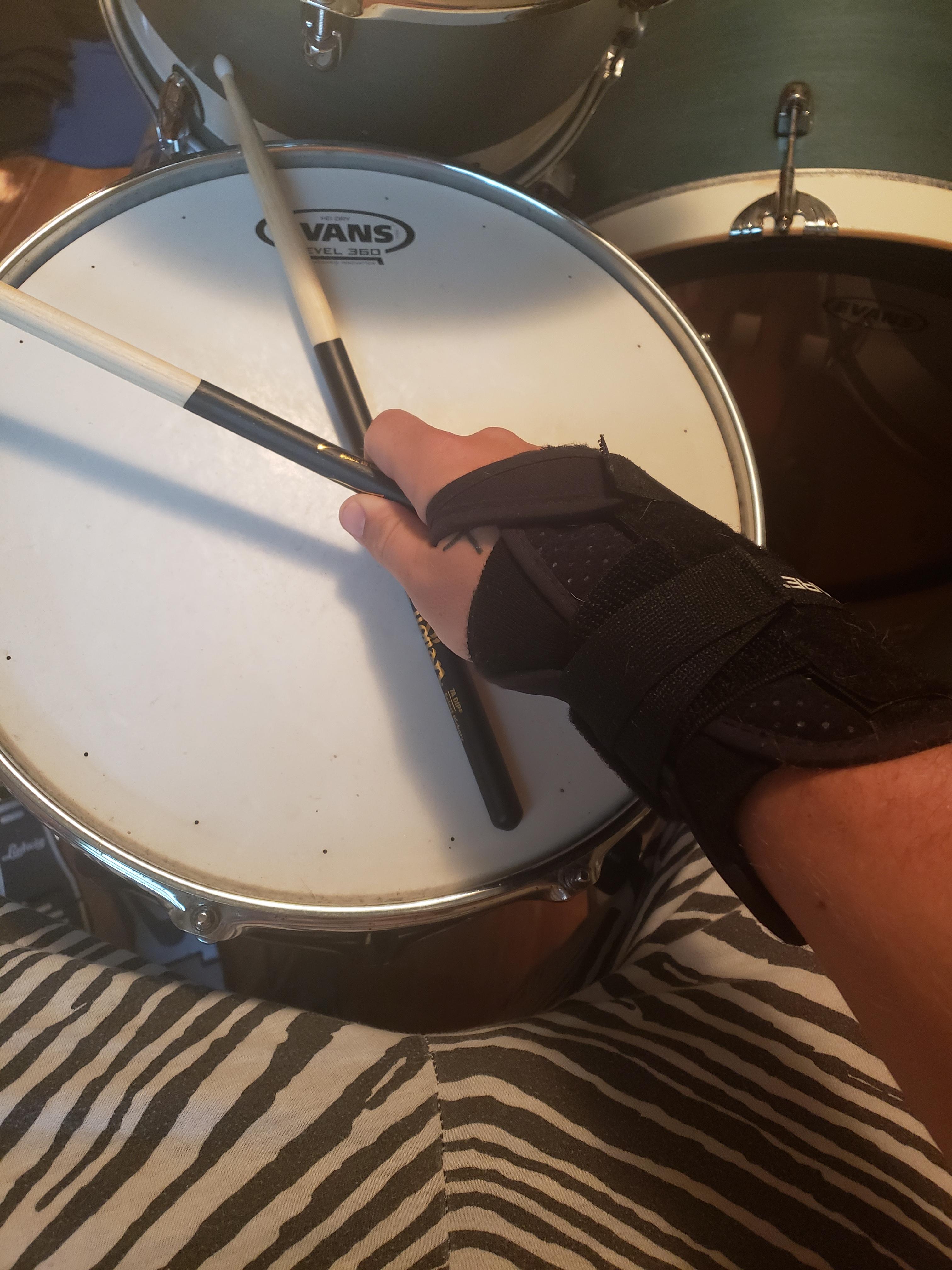 Cries in drummer 😭 | Scrolller