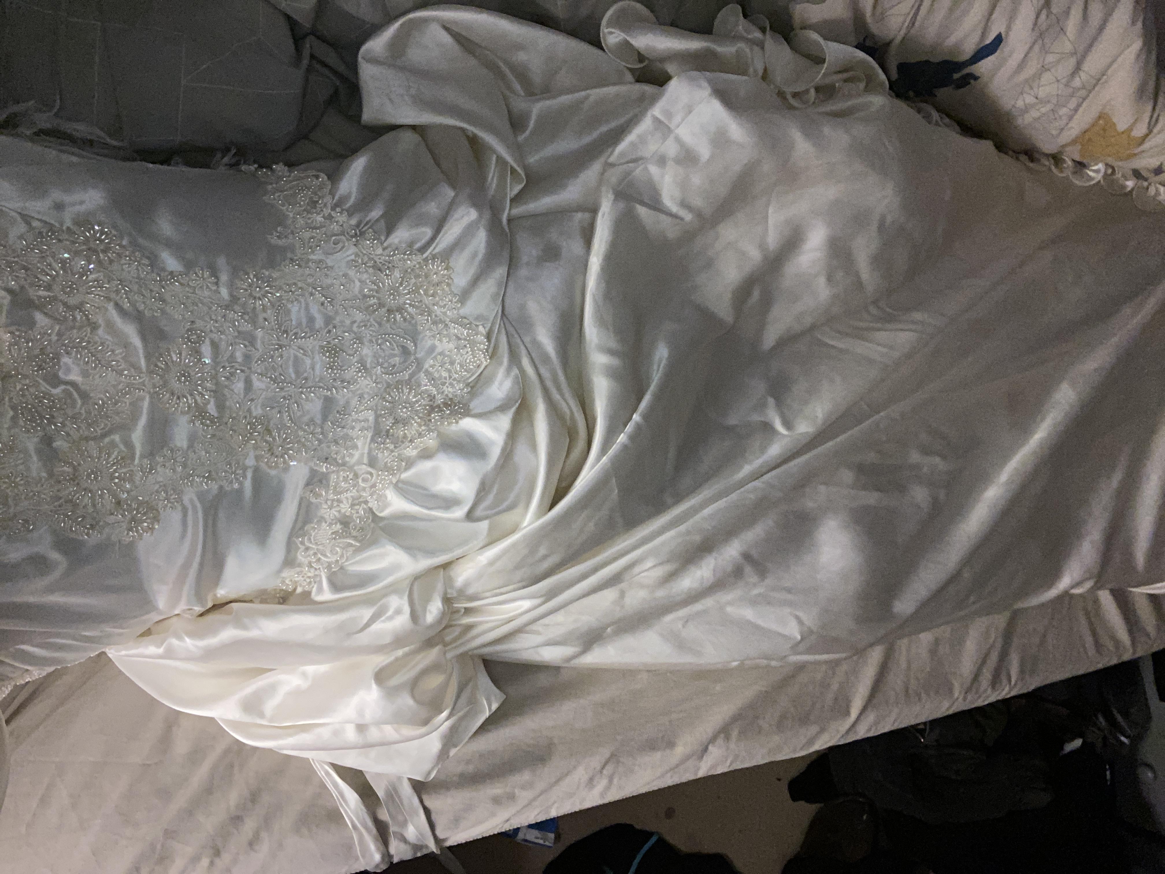 Cum fuck me in my wedding dress 😊🍆💦 | Scrolller