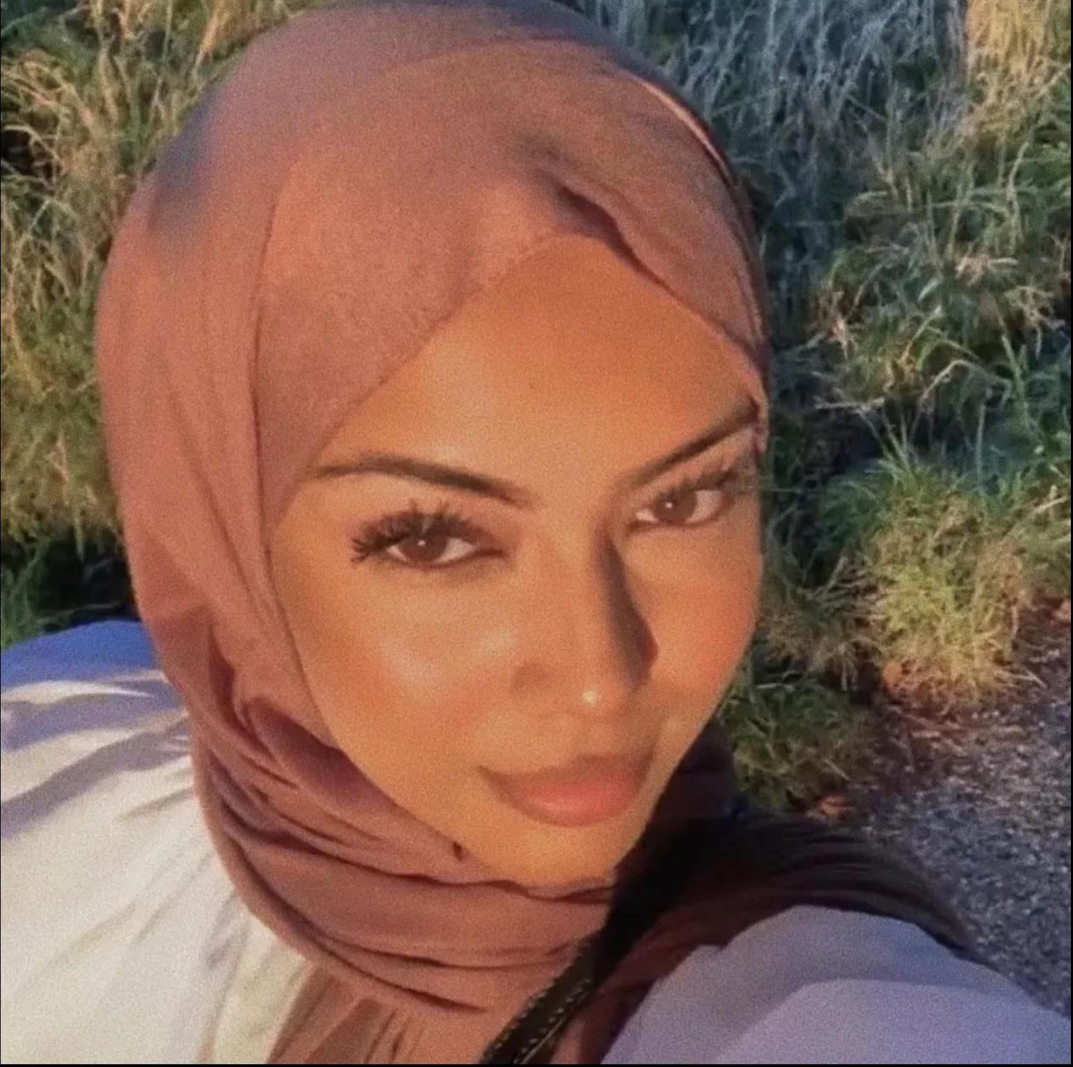 Cum on that makeup | Scrolller