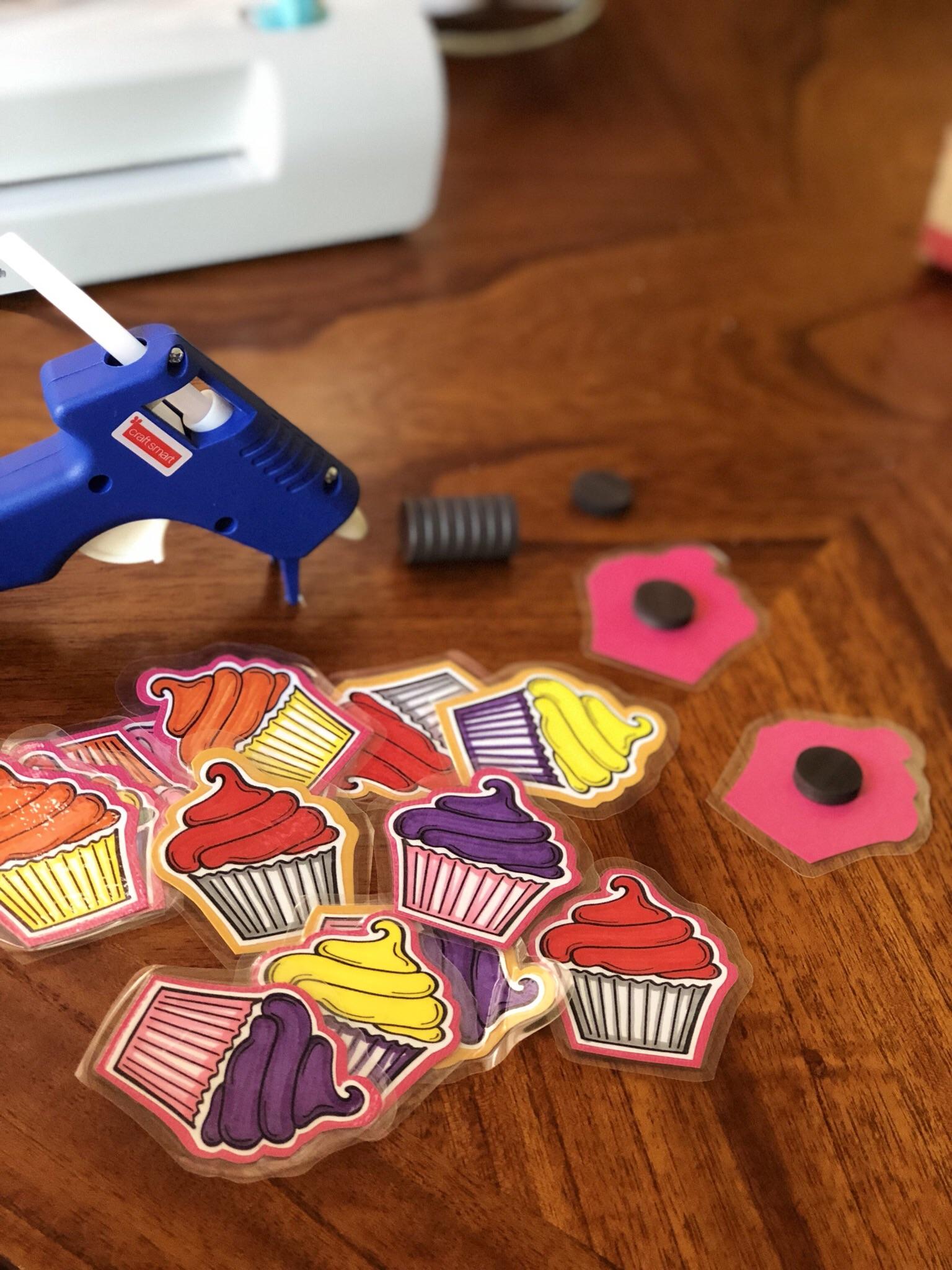 Cupcake magnets...such a fun and easy party favor to make. | Scrolller