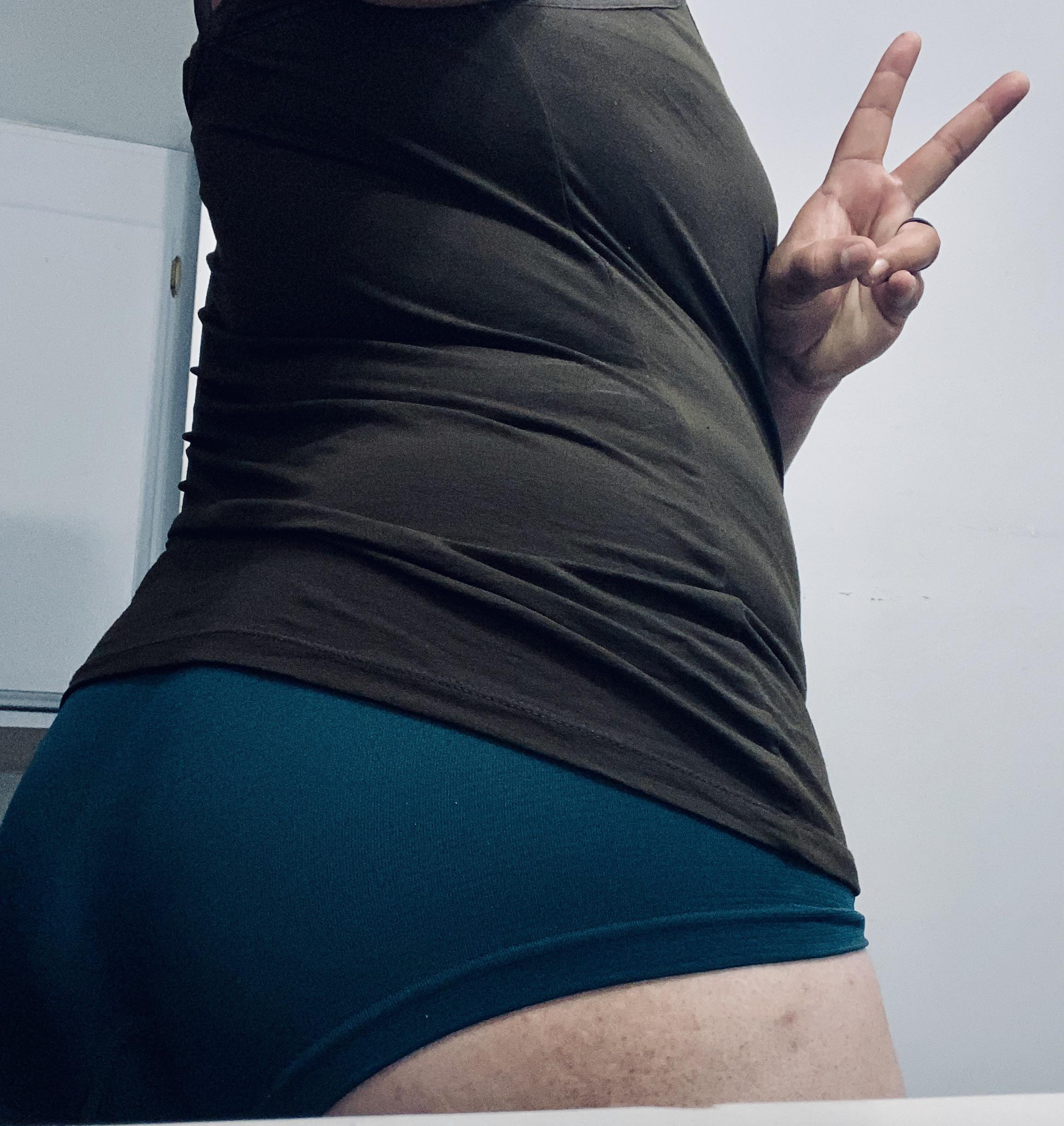 Curious chubby here hmu top guys ️😜 | Scrolller