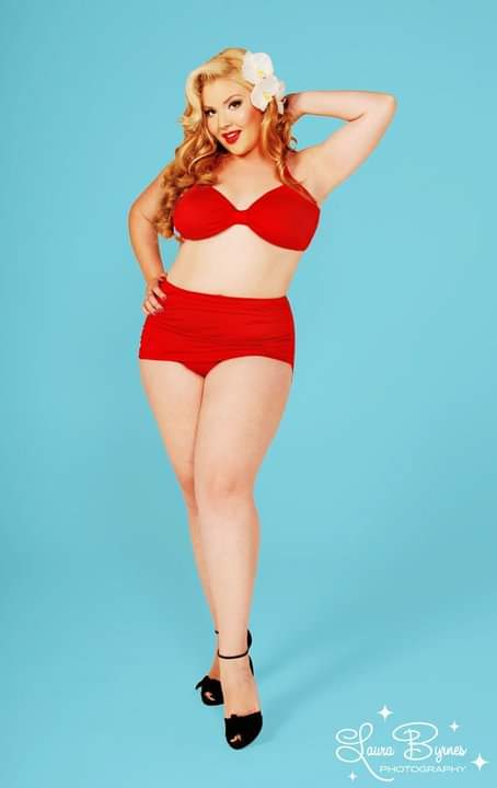 Curves make for a beautiful pinup model. | Scrolller