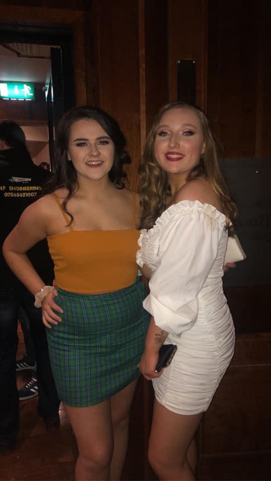 [2] Curvy cuties | Scrolller