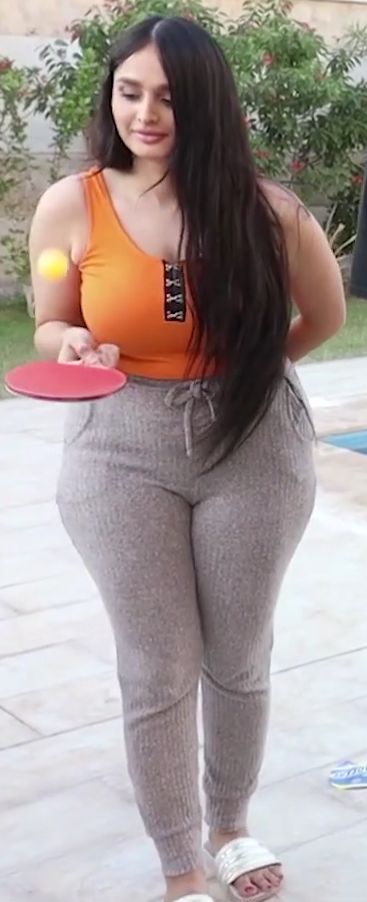 Curvy thickness | Scrolller