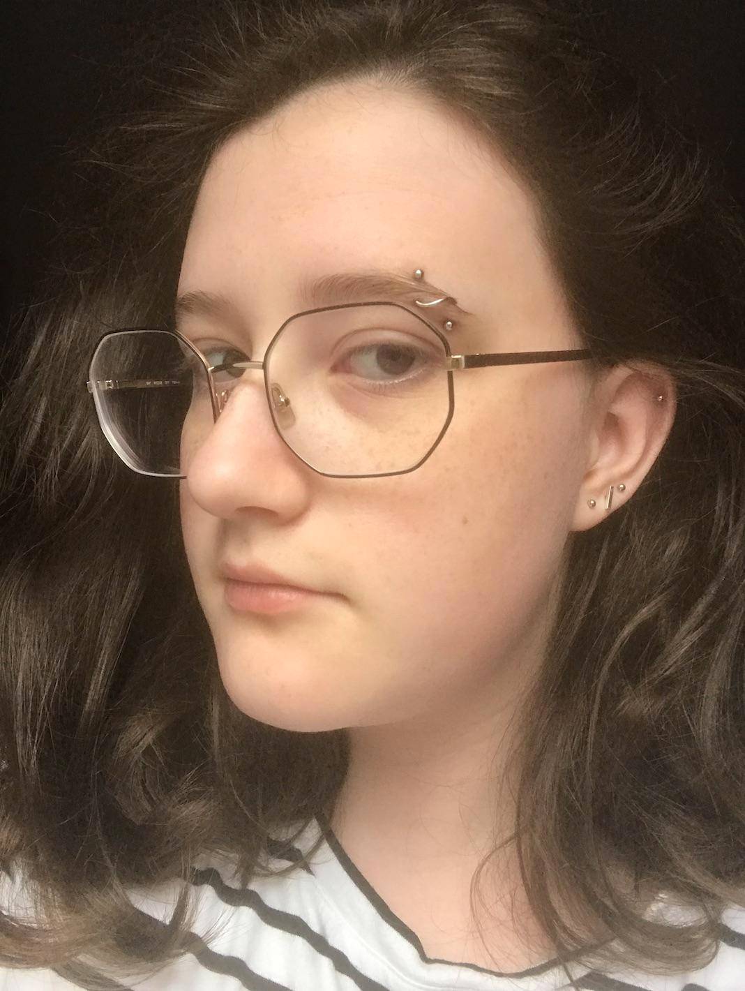 Custom eyebrow piercing | Scrolller