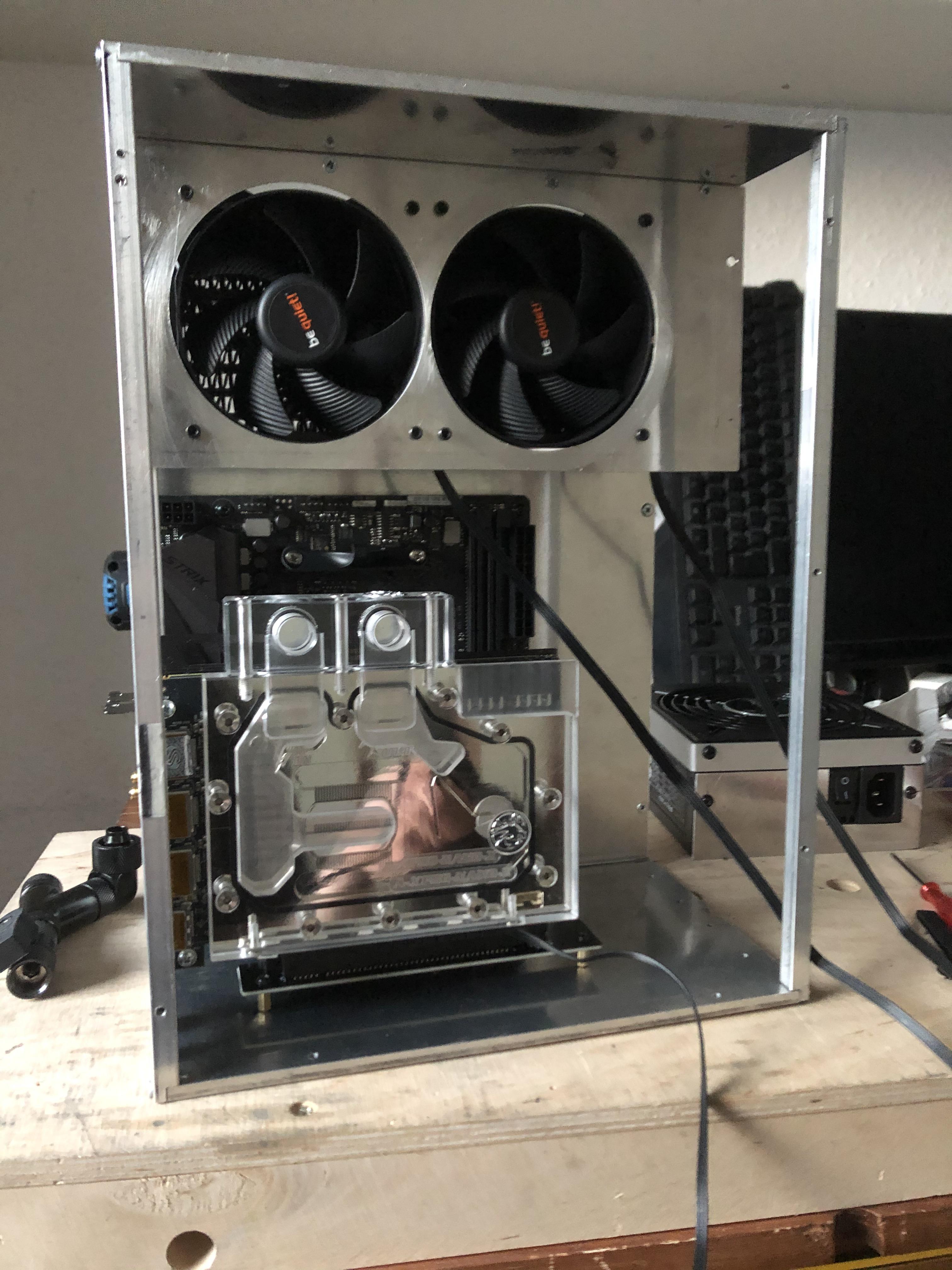 Custom Watercooled ITX-Case | Scrolller