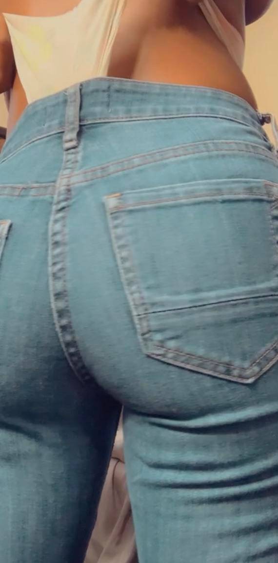 Cute bubble butt wedgie 🍑 | Scrolller